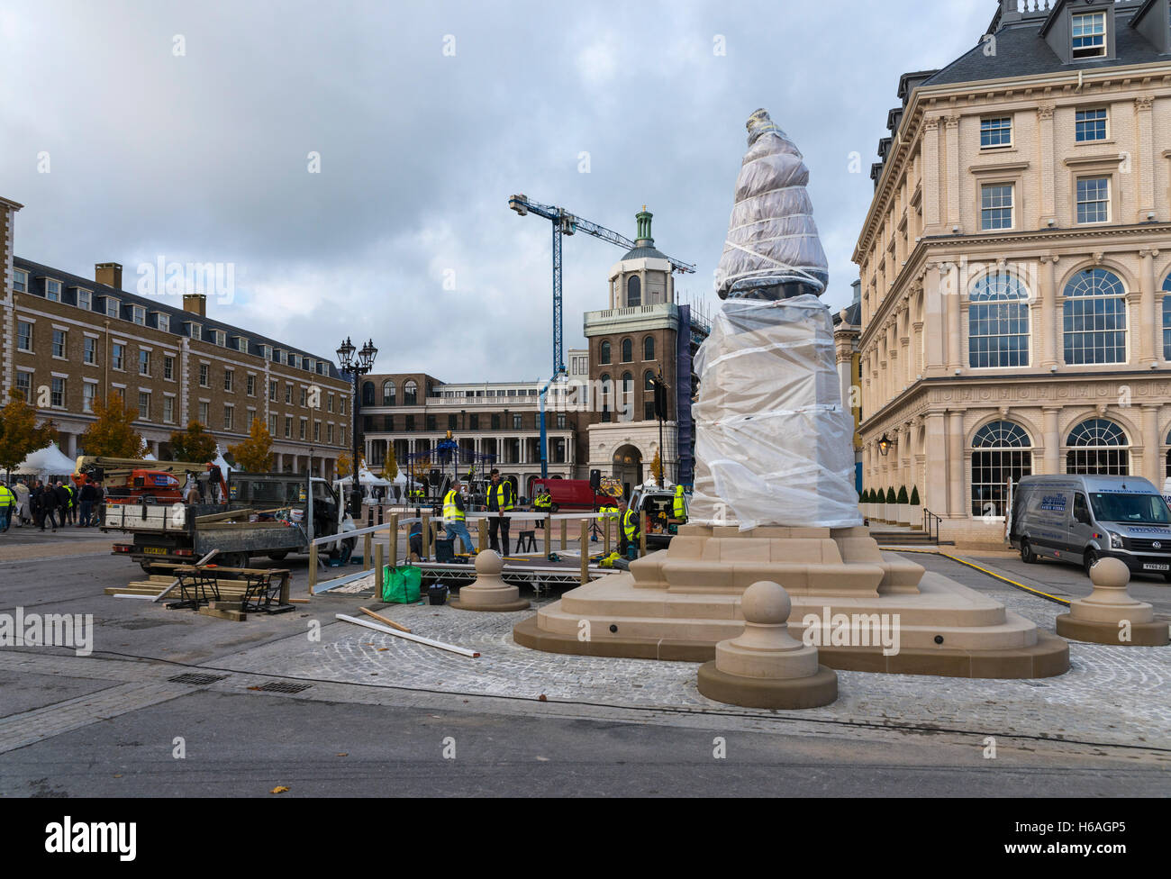 Poundbury, Dorset, UK. 26th Oct, 2016. UK Weather. Queen Mother square ...