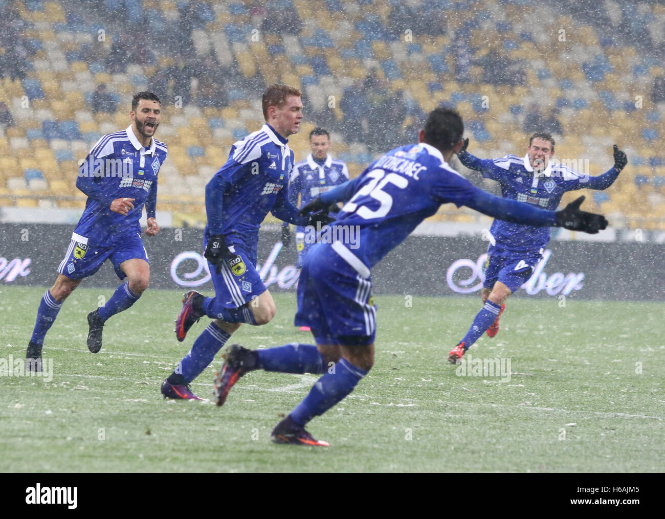 Dynamo kiev football team hi-res stock photography and images - Alamy