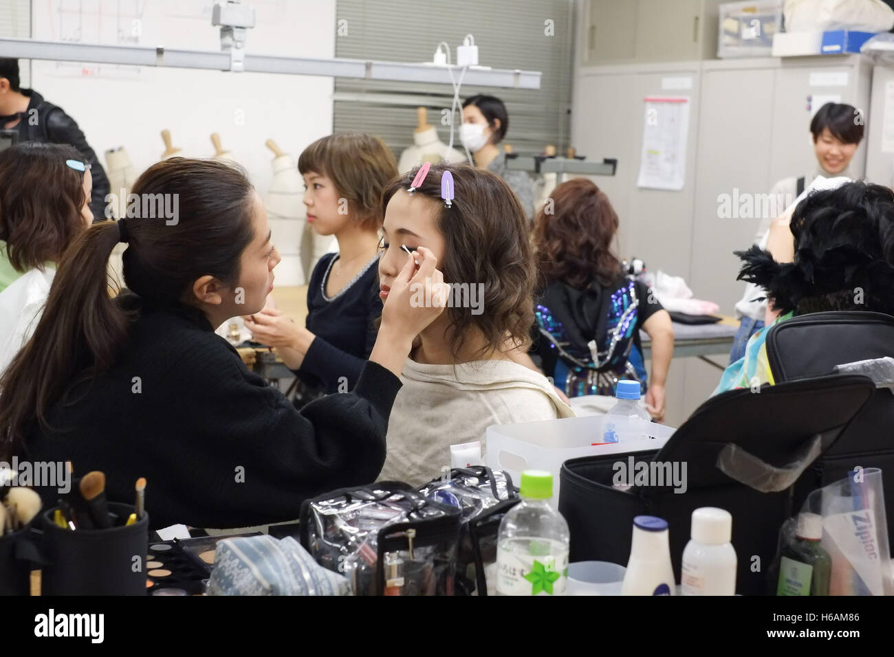 Tokyo, Japan. 26th Oct, 2016. Models prepare for The International ...