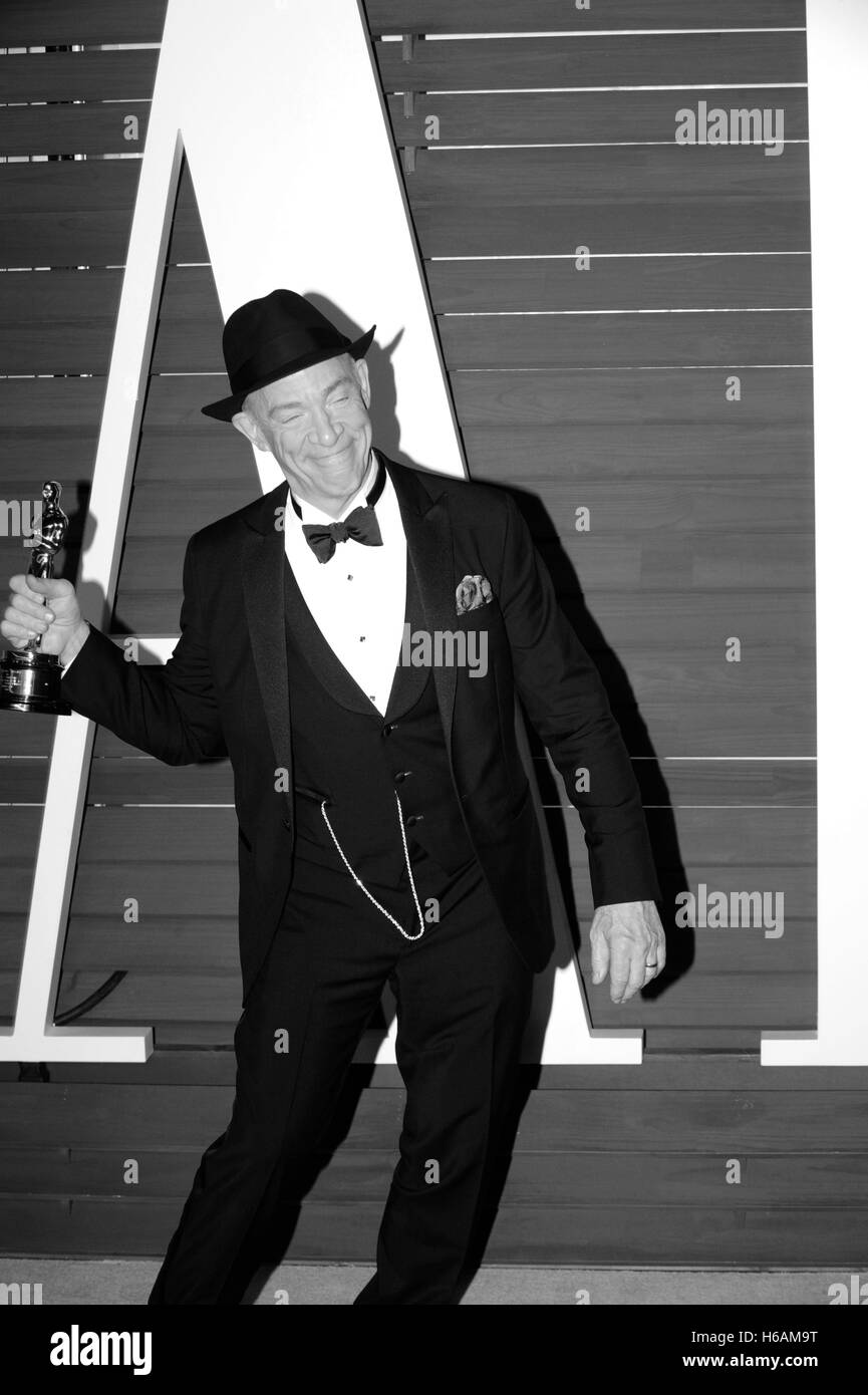 J.K. Simmons attends the 2015 Vanity Fair Oscar Party hosted by Graydon ...