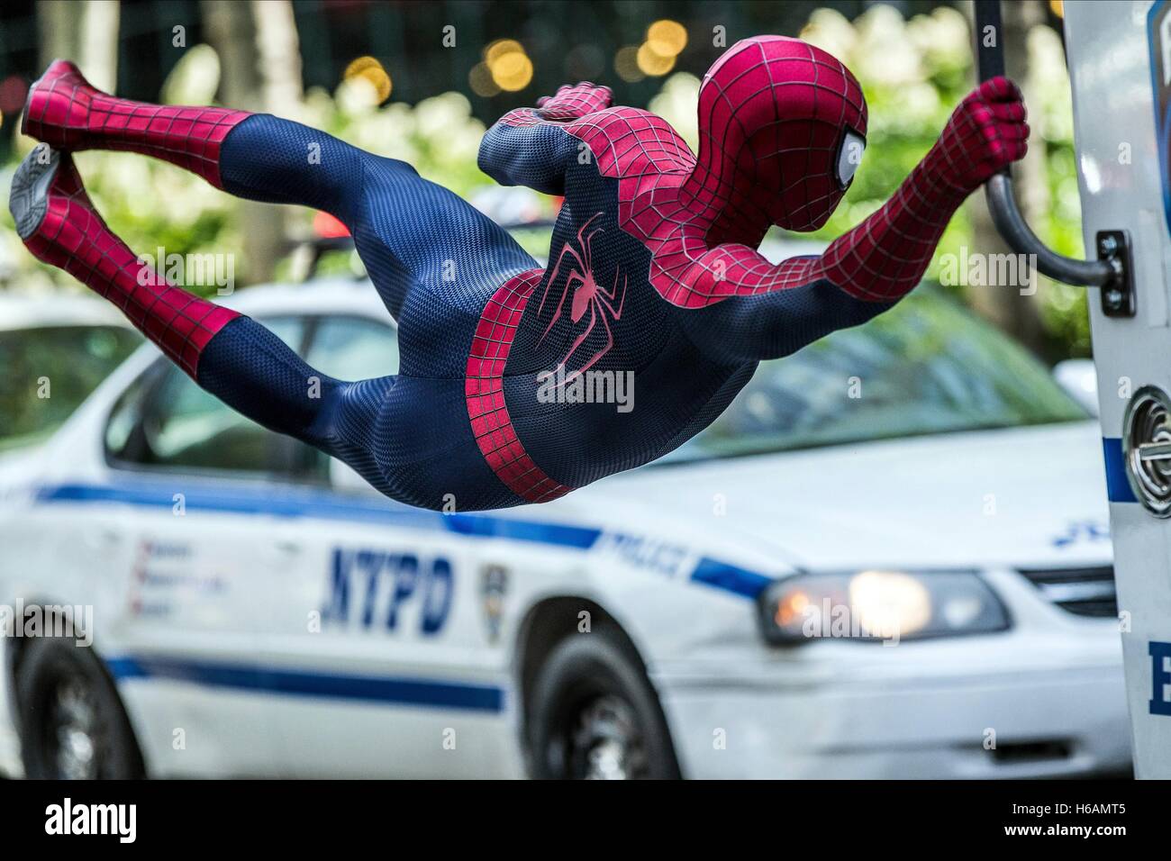 Andrew Garfield As Peter Parker Film Title The Amazing Spider Man High ...