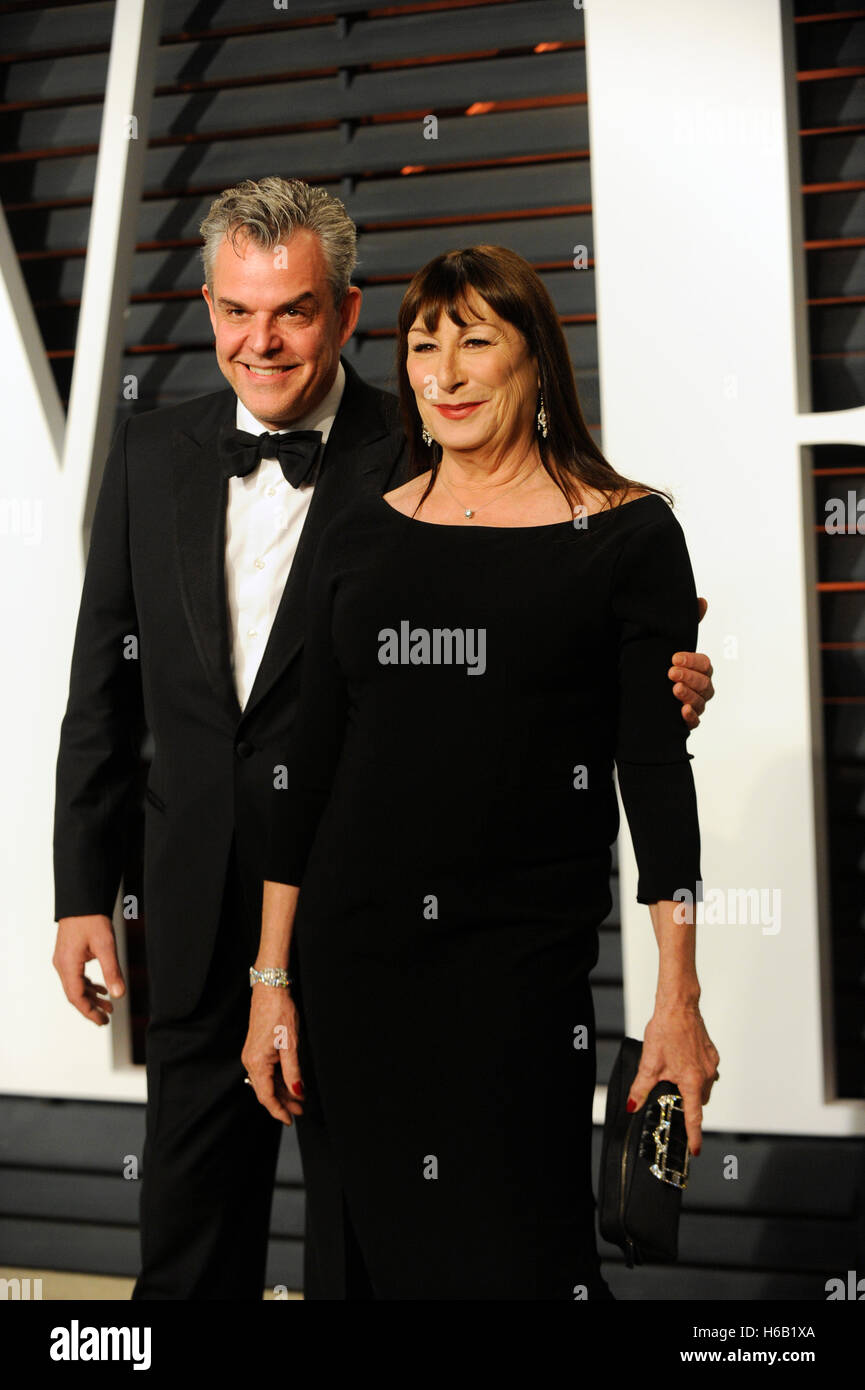 Danny Huston (l) and Anjelica Huston attends the 2015 Vanity Fair Oscar ...