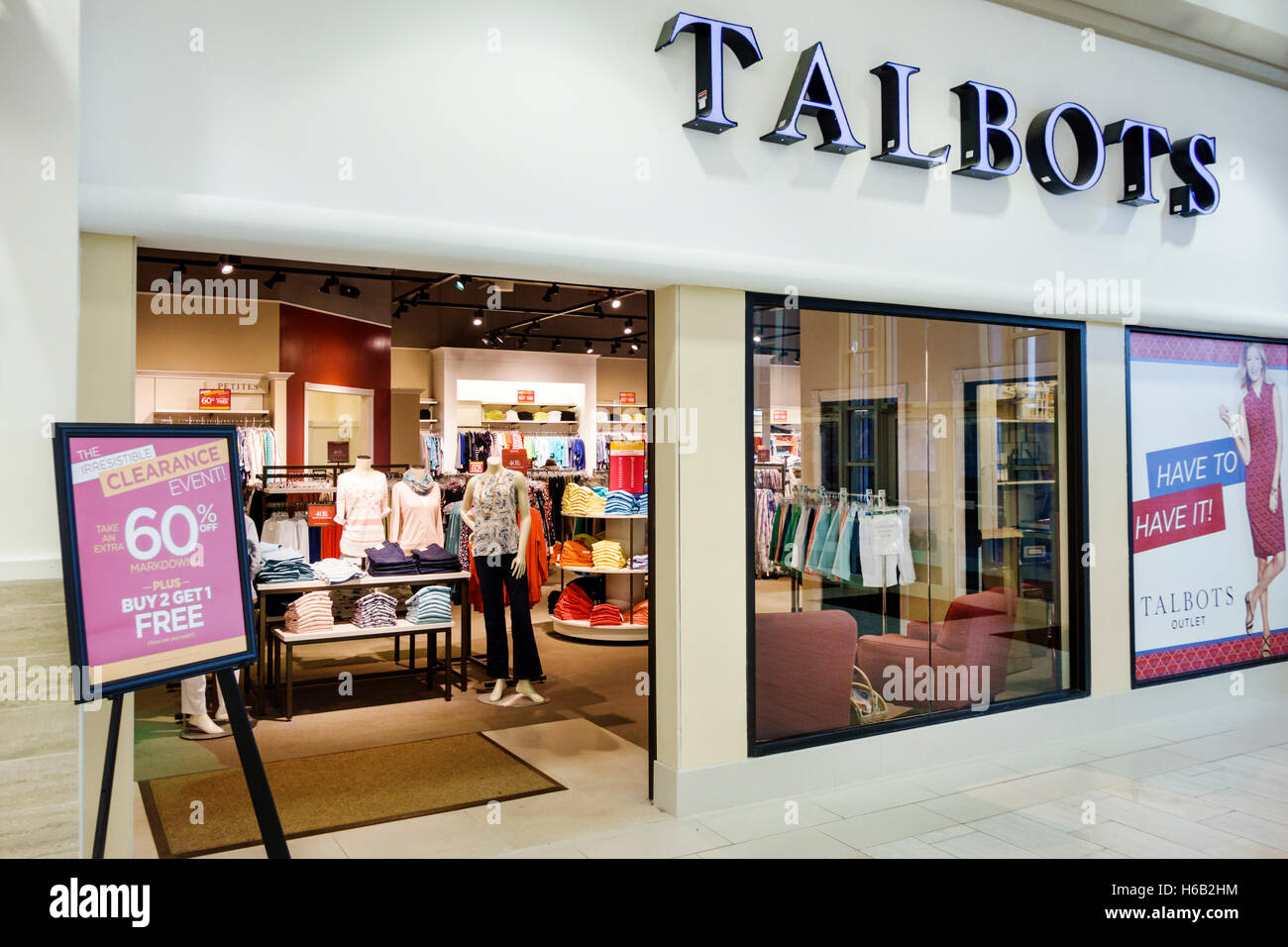 Shops retail outlets hi-res stock photography and images - Alamy