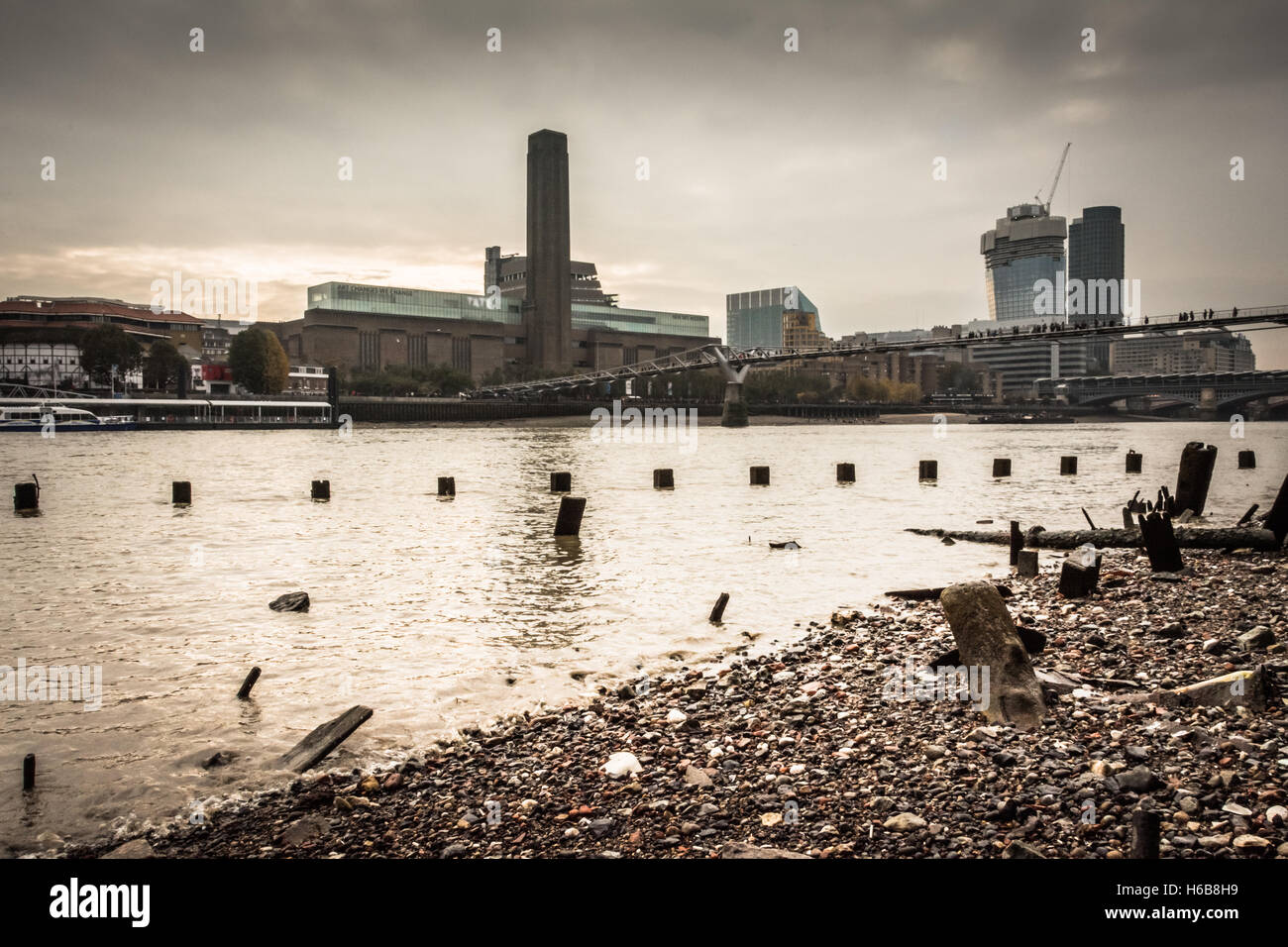 The Tate Modern and Millennium Bridge on the River Thames, Bankside ...