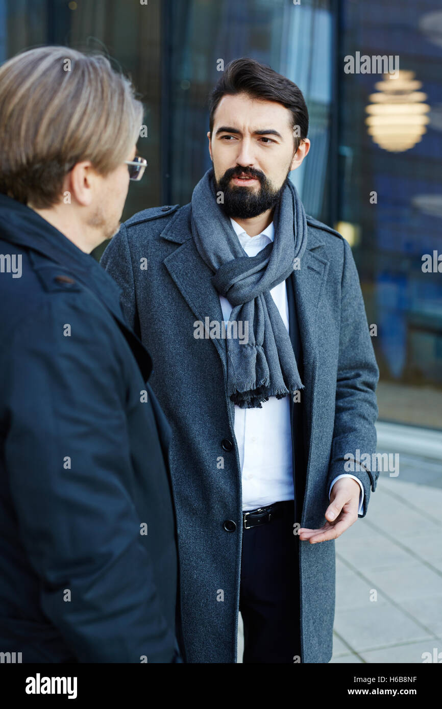 Businesspeople talking outdoor hi-res stock photography and images - Alamy