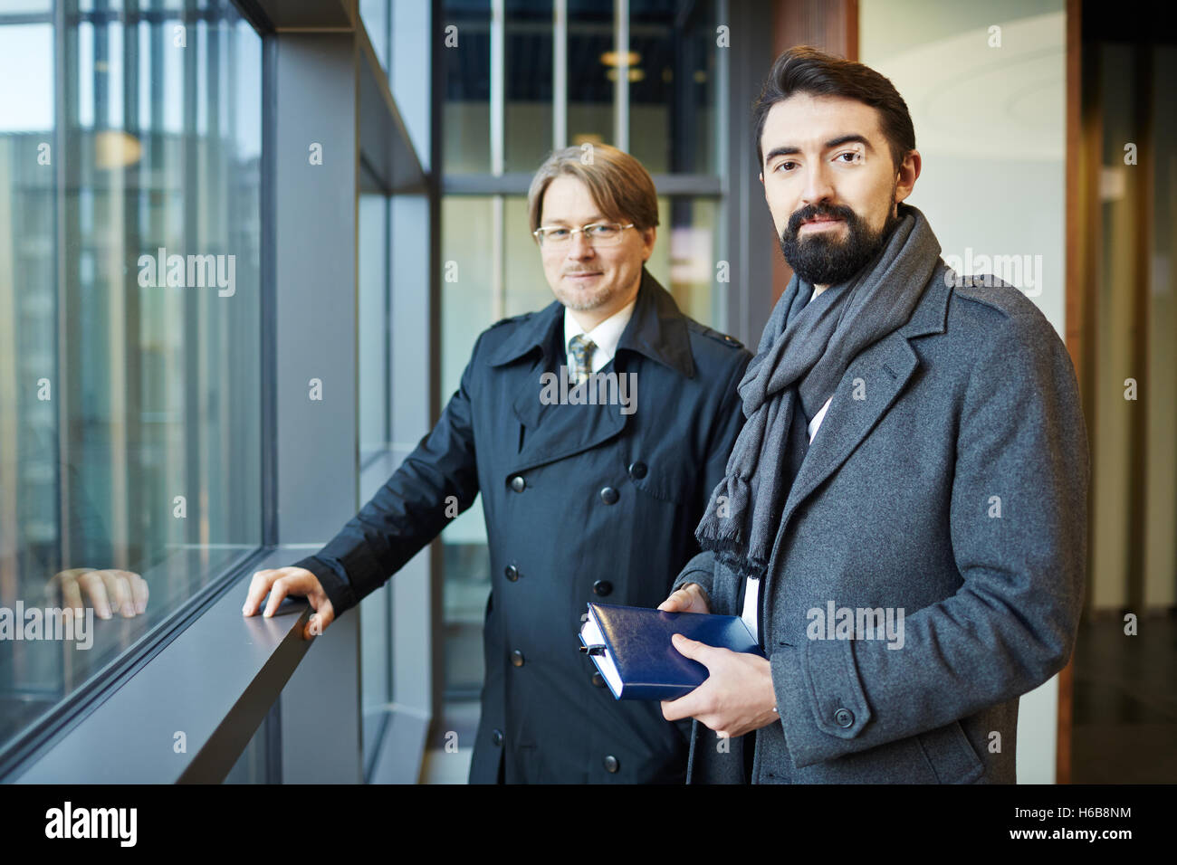 Elegant businesspeople hi-res stock photography and images - Alamy