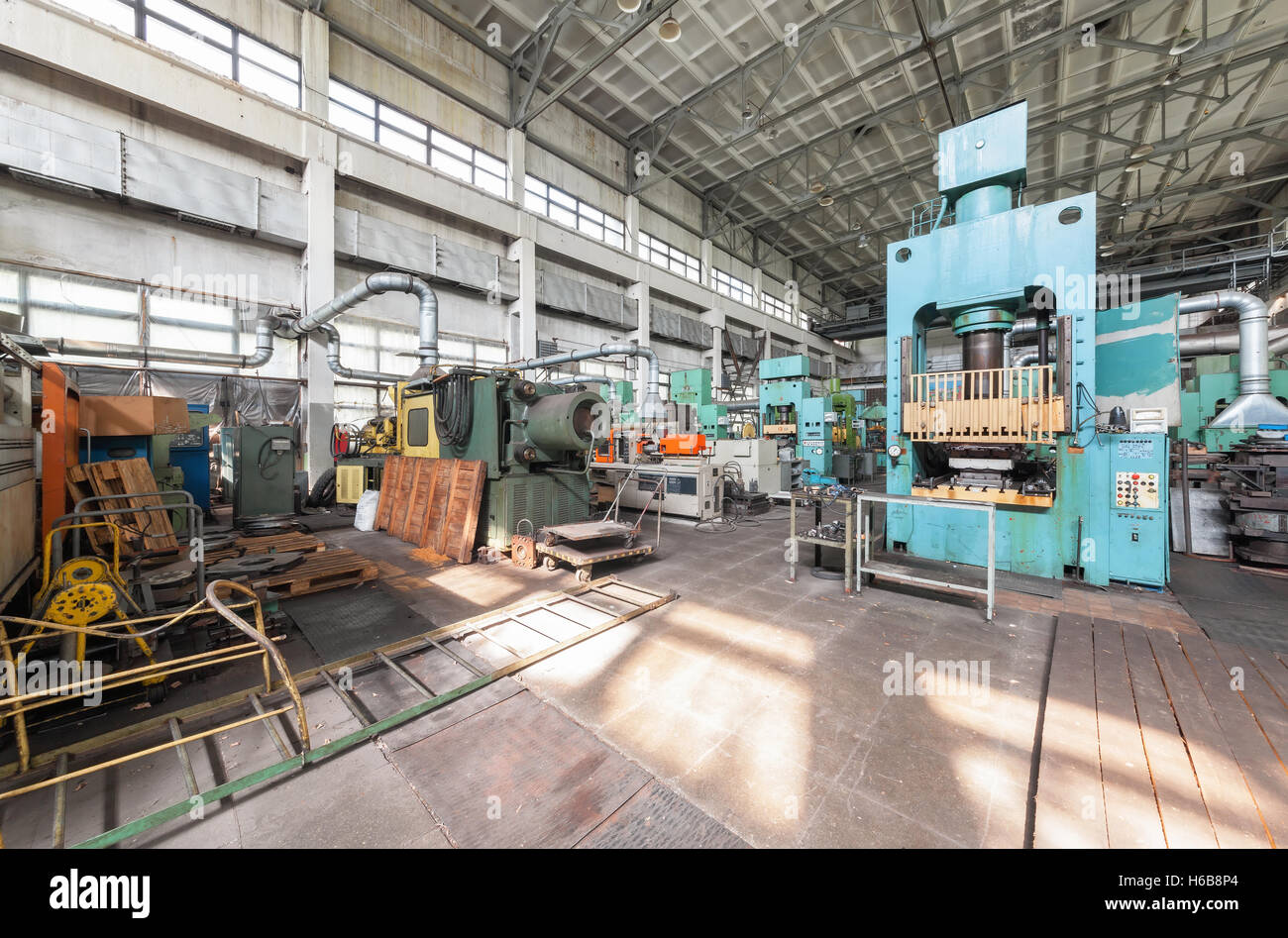 Machines plant hi-res stock photography and images - Alamy