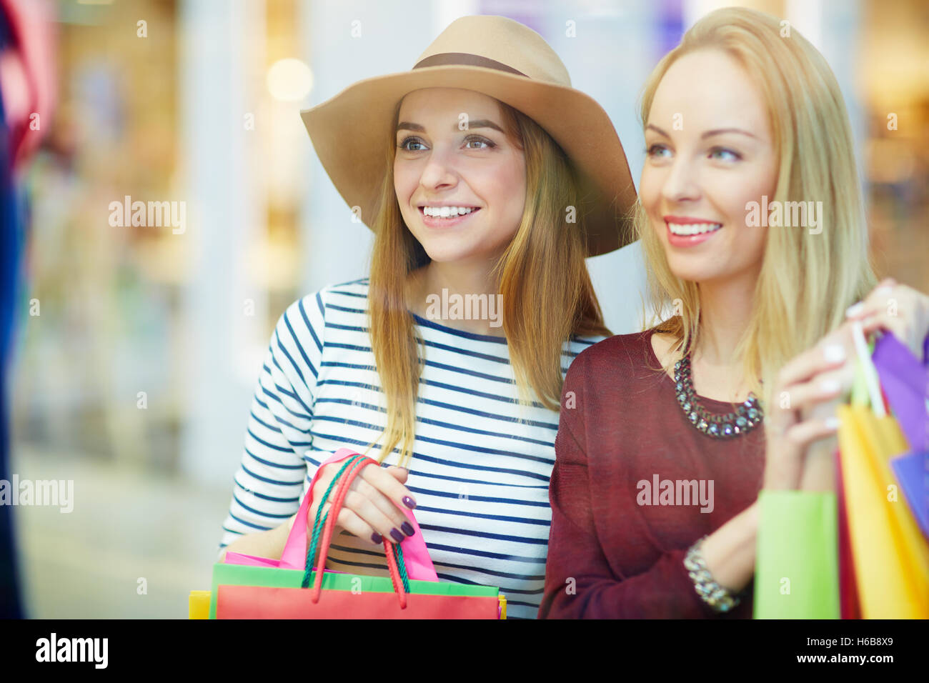 Shopaholics hi-res stock photography and images - Alamy