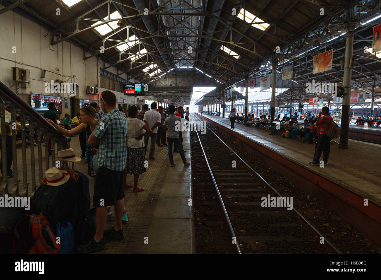 Colombo railway station full of people, local and tourists Stock Photo ...