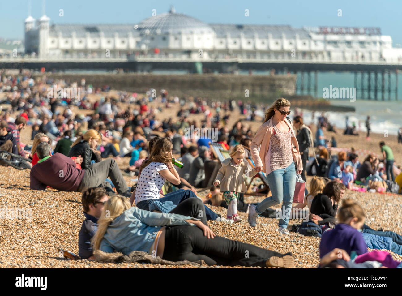 A bright, sunny March day on Brighton seafront Stock Photo - Alamy