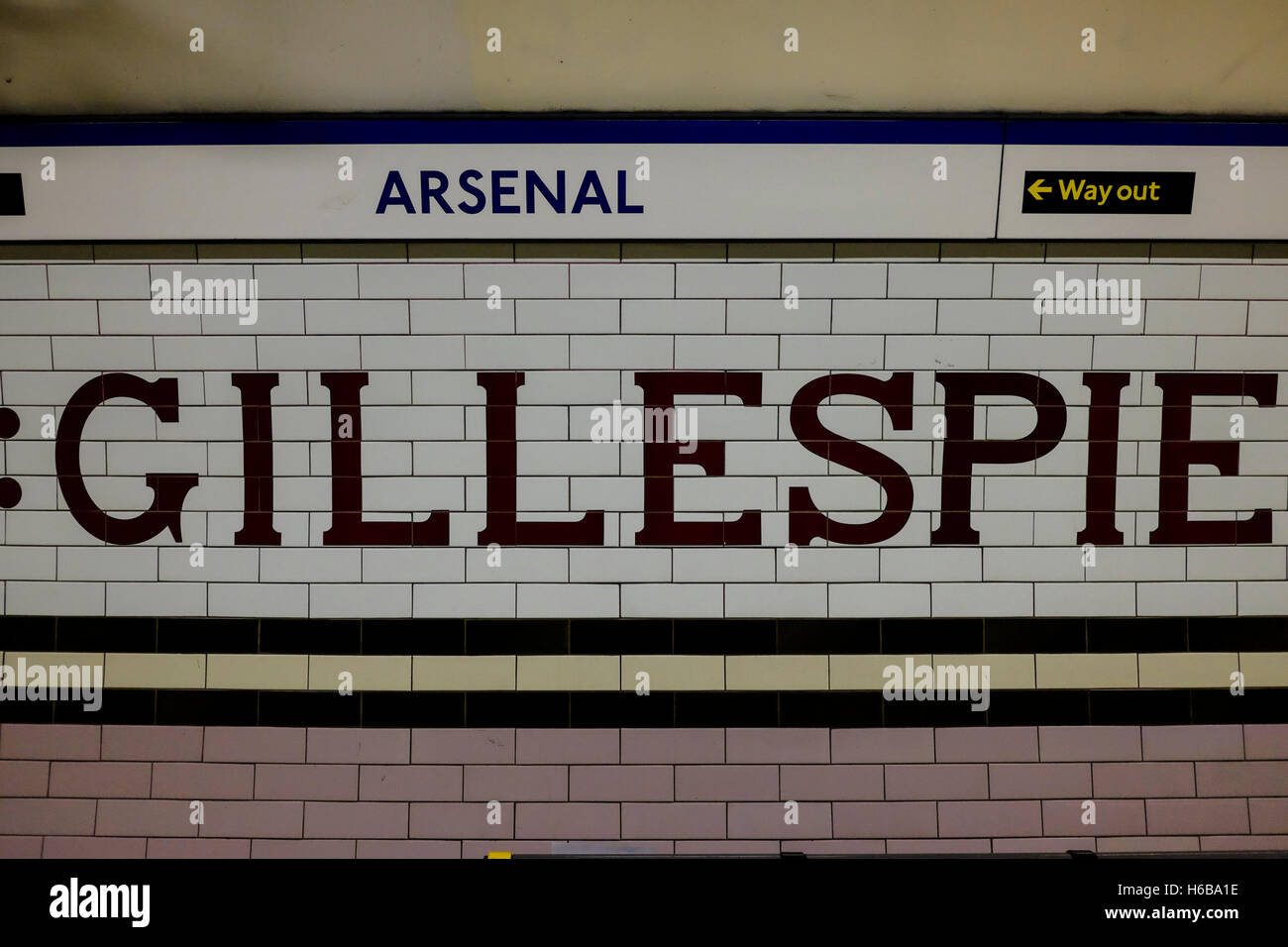 Arsenal piccadilly line station hi-res stock photography and images - Alamy