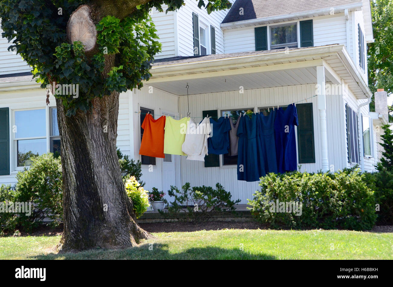 amish clothes line pennsylvania with wooden houses simon leigh amish ...