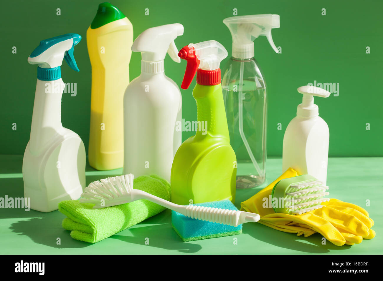 Yellow household items hi-res stock photography and images - Alamy