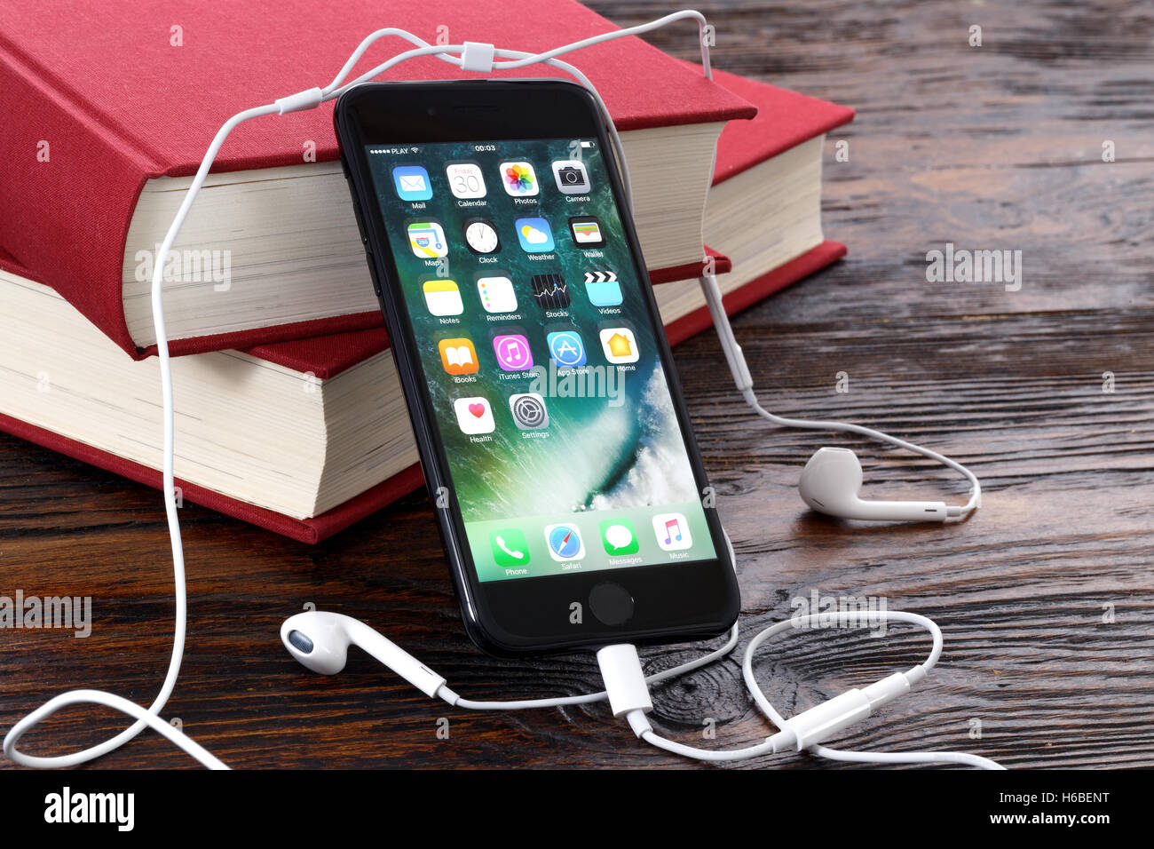 Iphone 7 black hi-res stock photography and images - Alamy