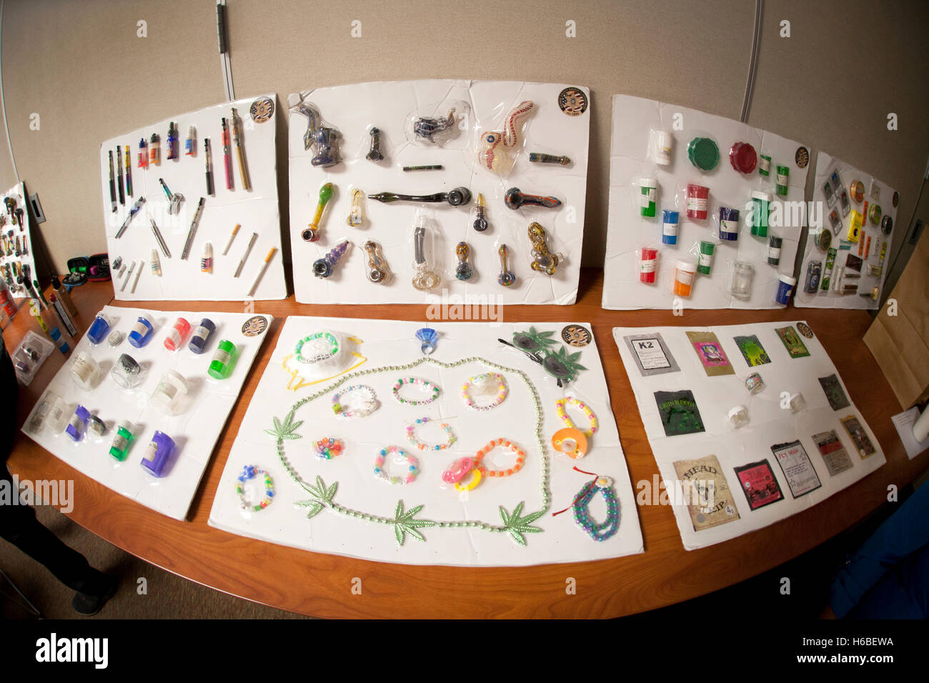 Drug paraphernalia collection hi-res stock photography and images - Alamy