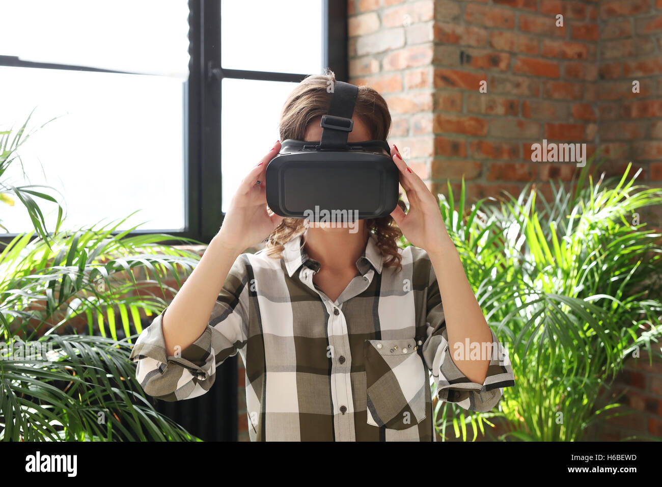 Woman with VR headset Stock Photo - Alamy