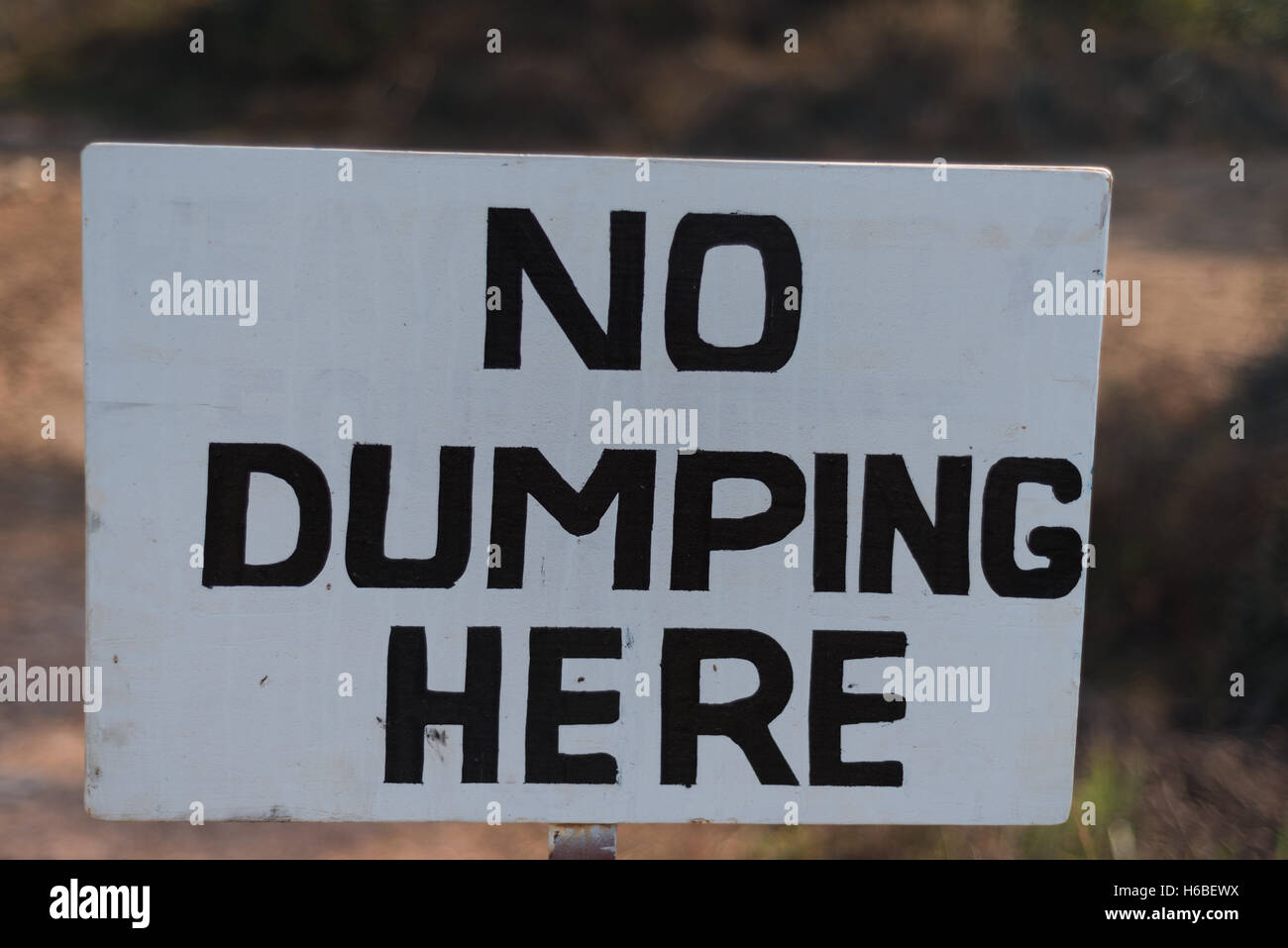 Dump rubbish sign hi-res stock photography and images - Alamy