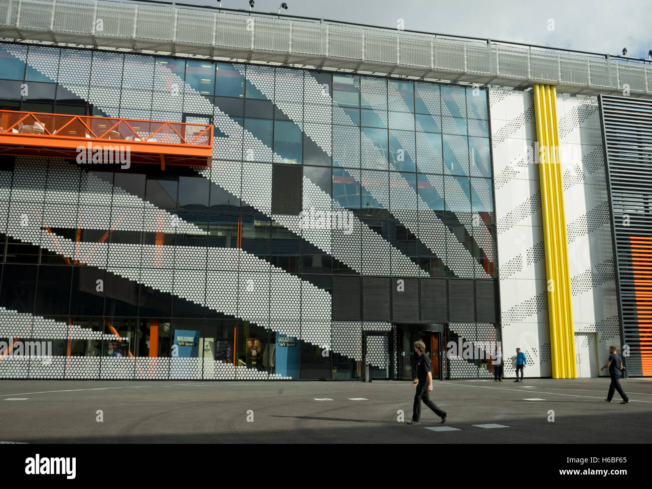 New building complex housing HereEast and BT Sport by the Queen ...