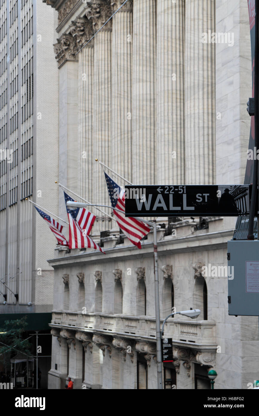 Nyse wall street star banner flag hi-res stock photography and images ...