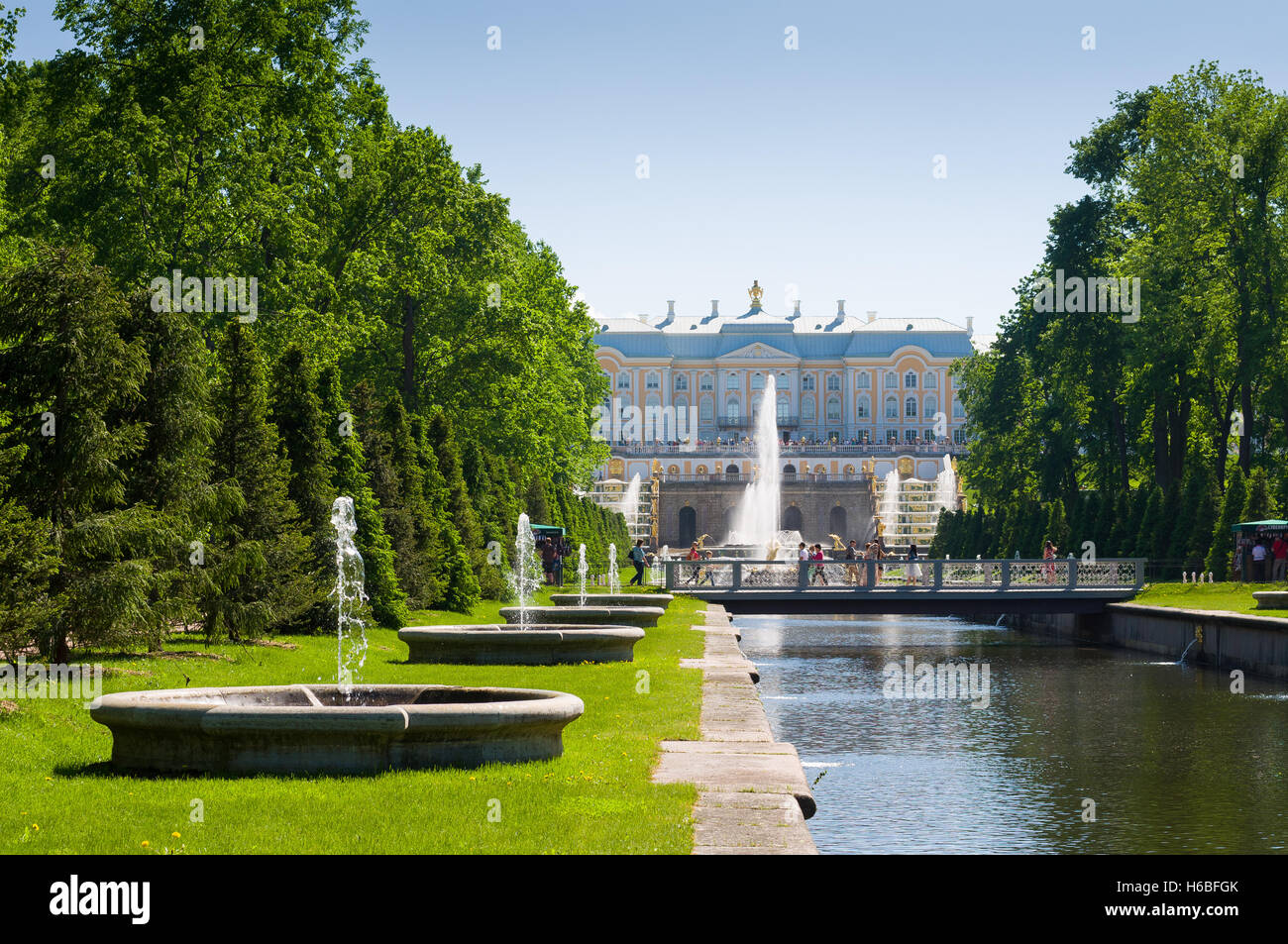 Grand Peterhof Palace, the Grand Cascade and Samson Fountain Stock ...