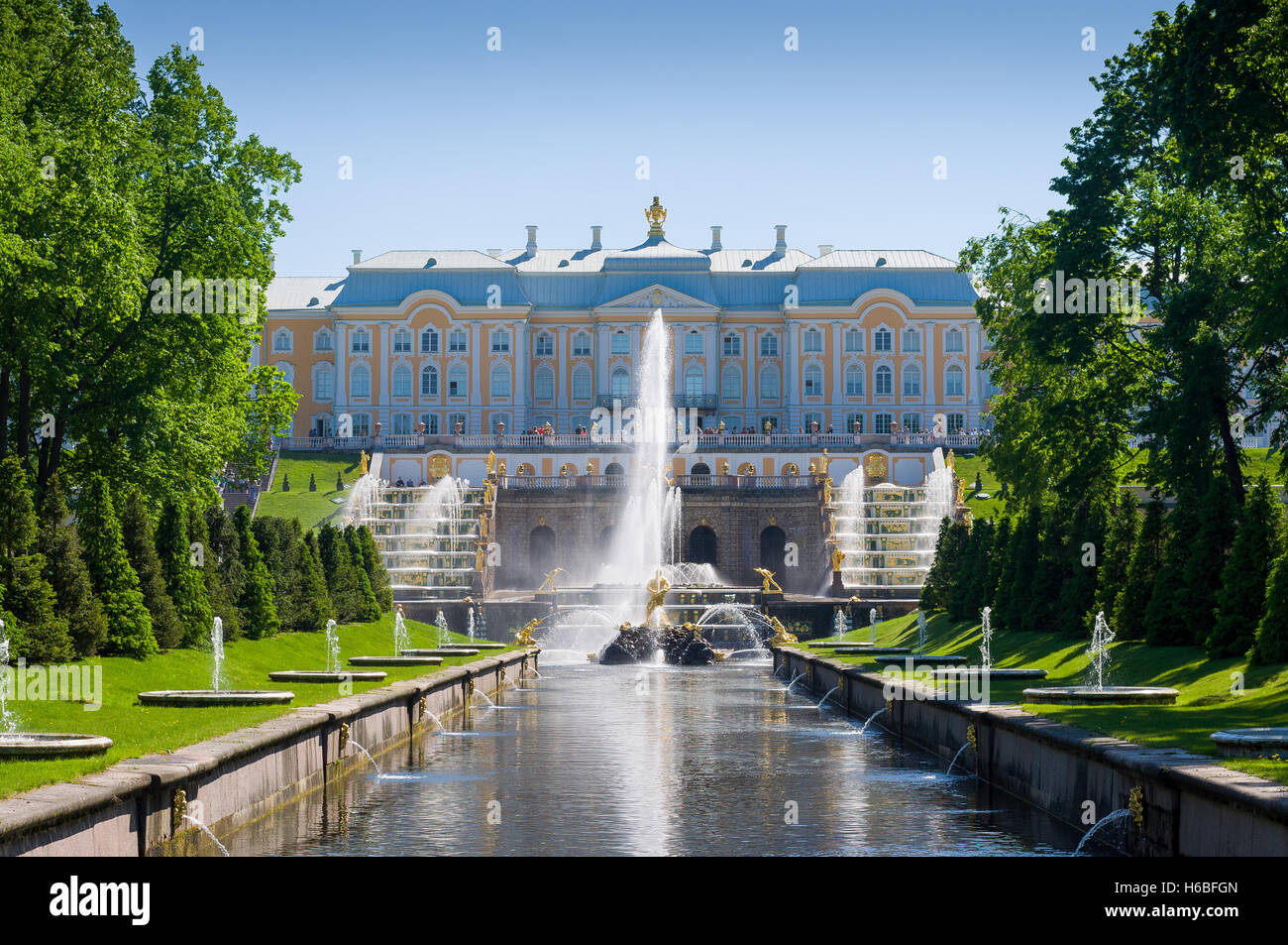 Grand Peterhof Palace, the Grand Cascade and Samson Fountain Stock ...