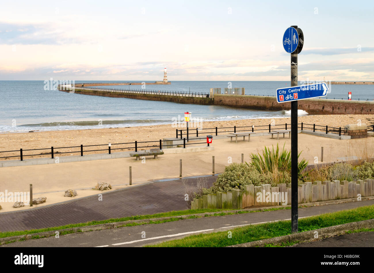 Roker Pier and Lighthouse, Sunderland Stock Photo - Alamy