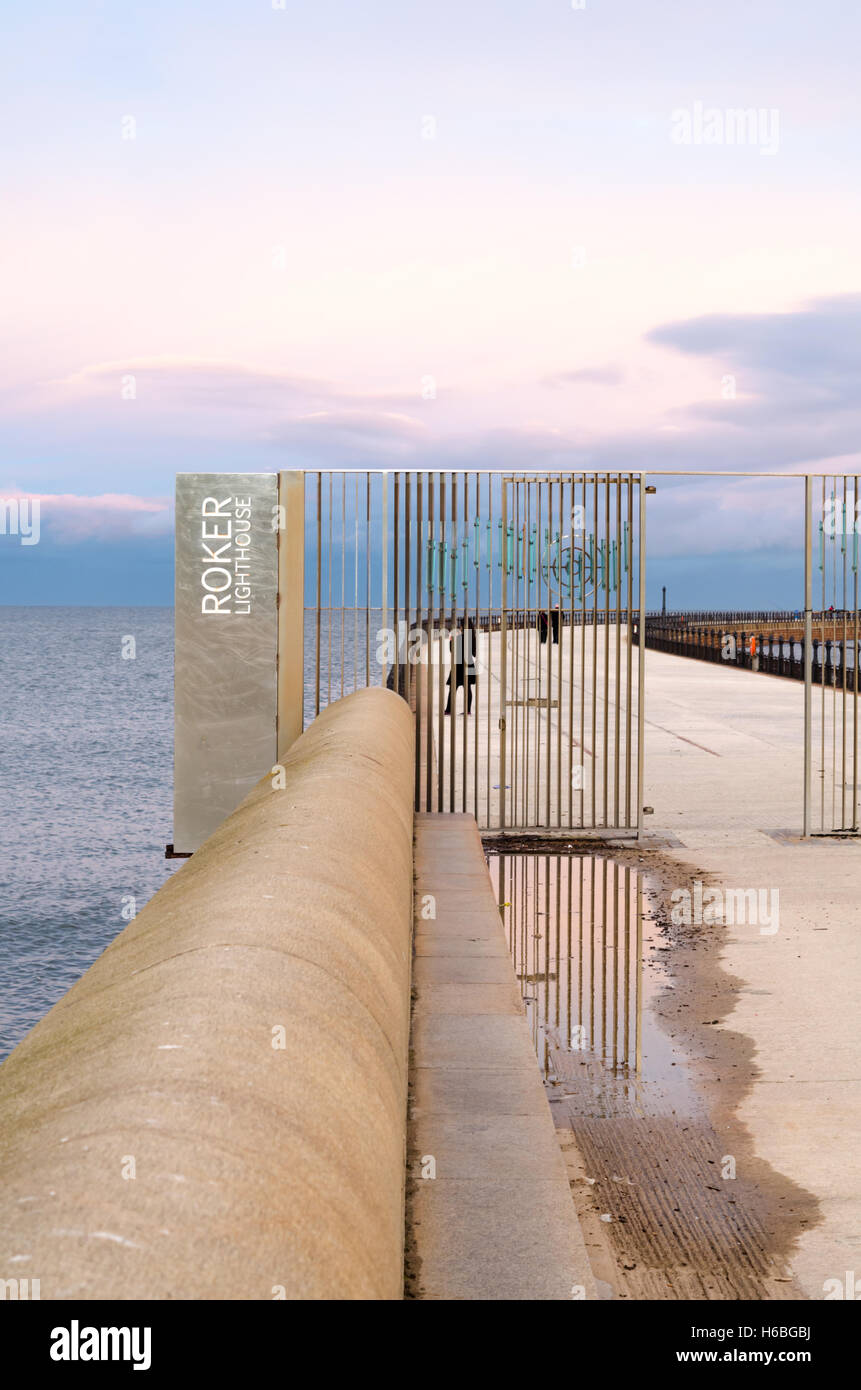 Roker Pier Gates, Sunderland Stock Photo - Alamy