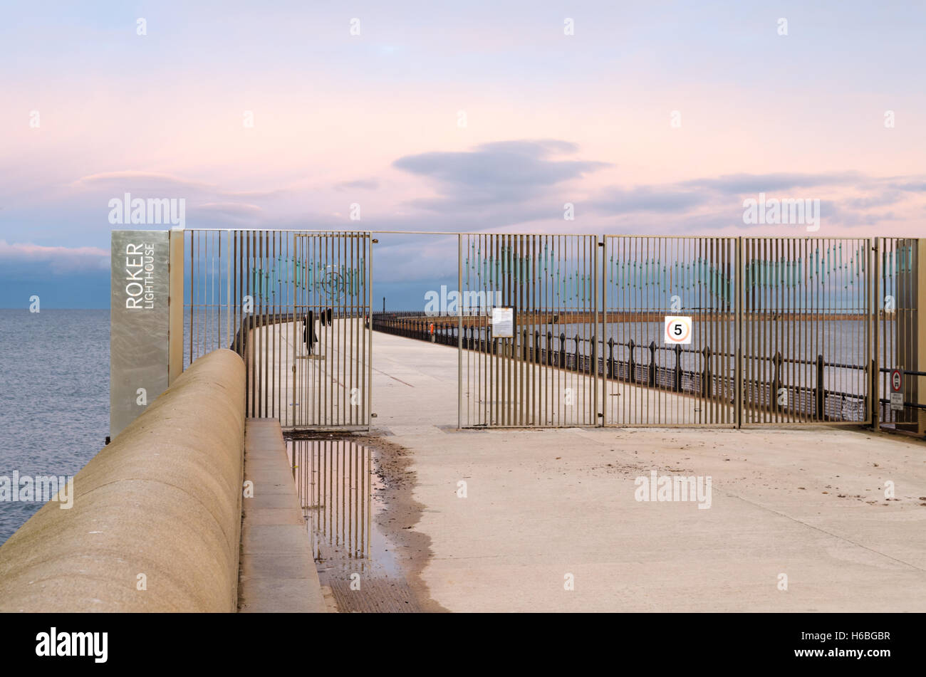 Sunderland gate hi-res stock photography and images - Alamy