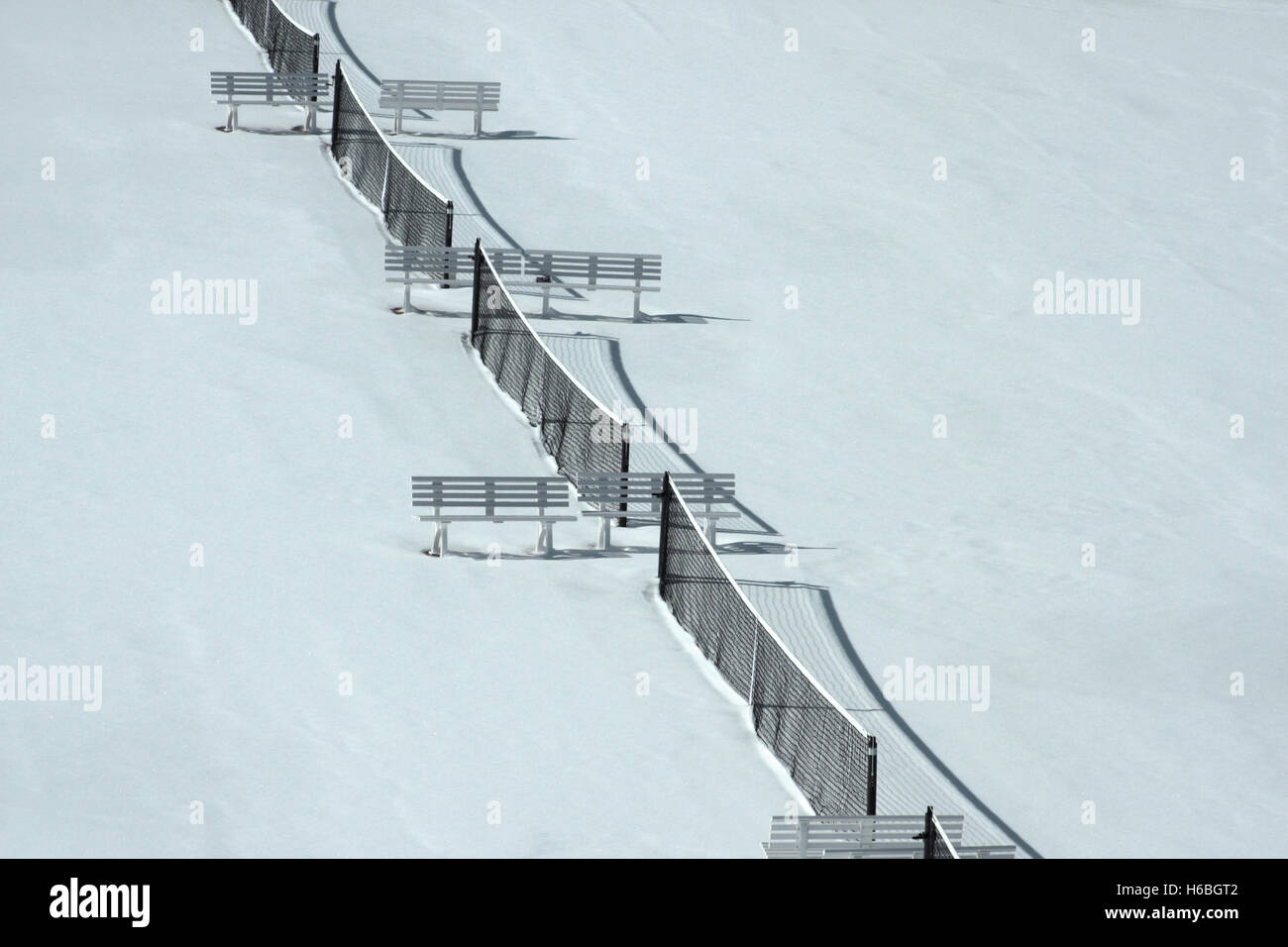 Tennis court benches hi-res stock photography and images - Alamy