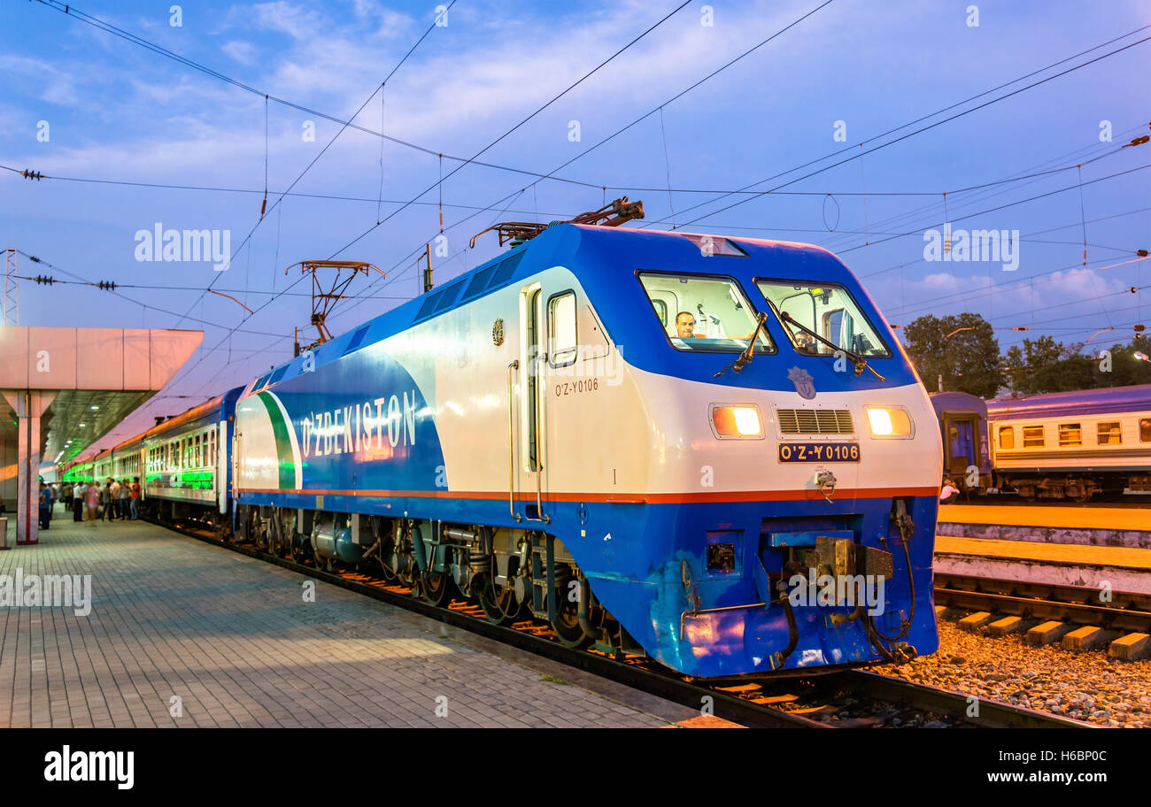 Modern chinese built electric hi-res stock photography and images - Alamy