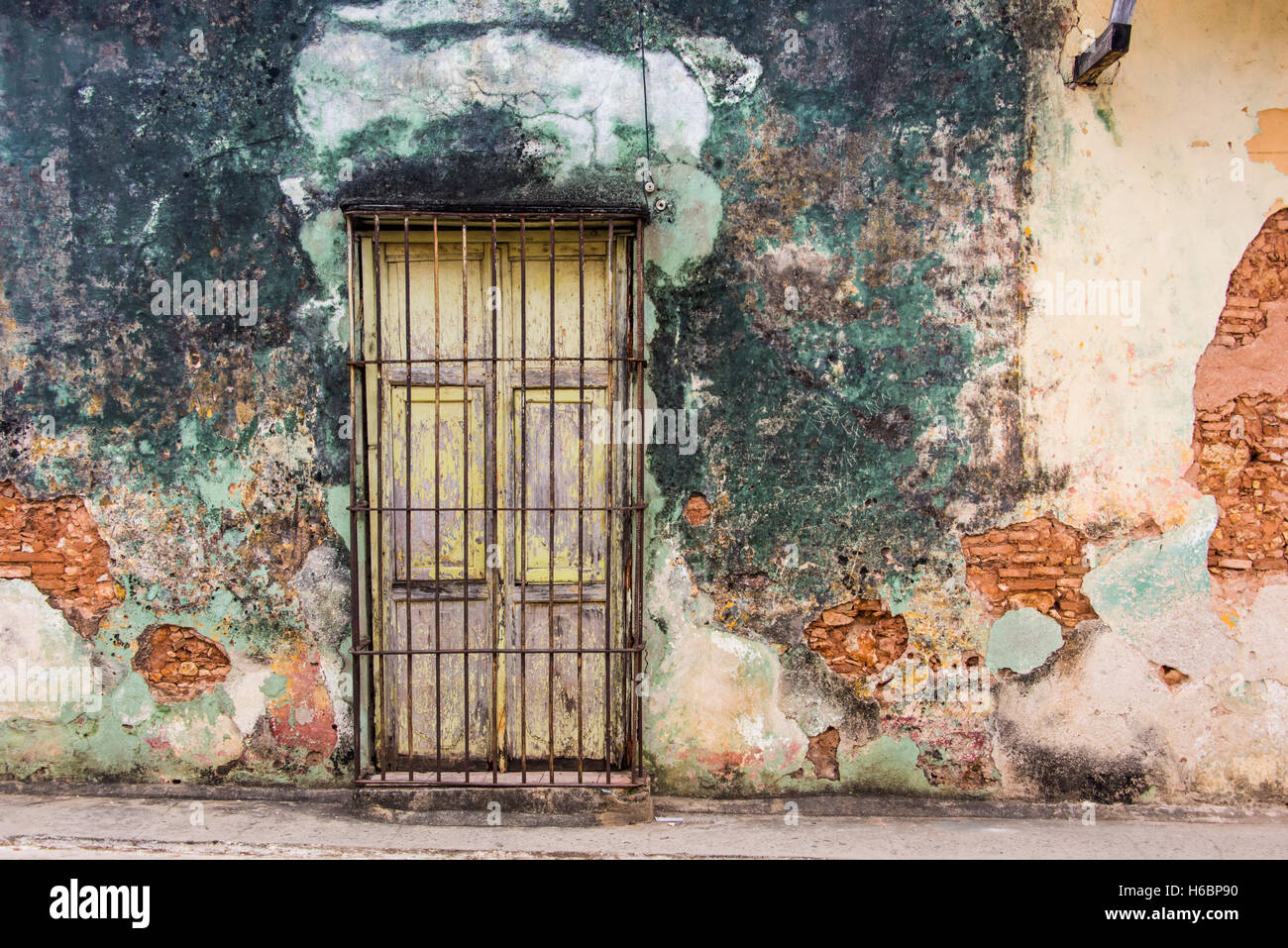 Old cuba paint hi-res stock photography and images - Alamy