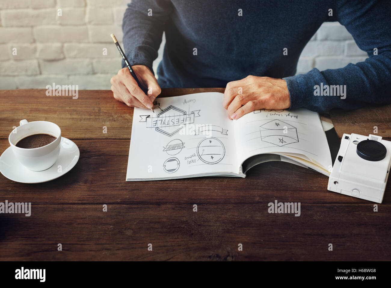 Reading logo design hi-res stock photography and images - Alamy