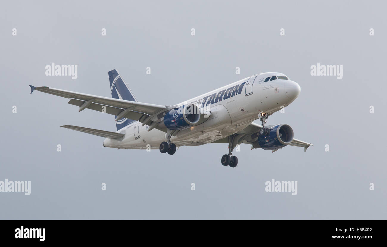 Tarom Romanian Air Transport Airbus a318 YR-ASB coming into land at ...