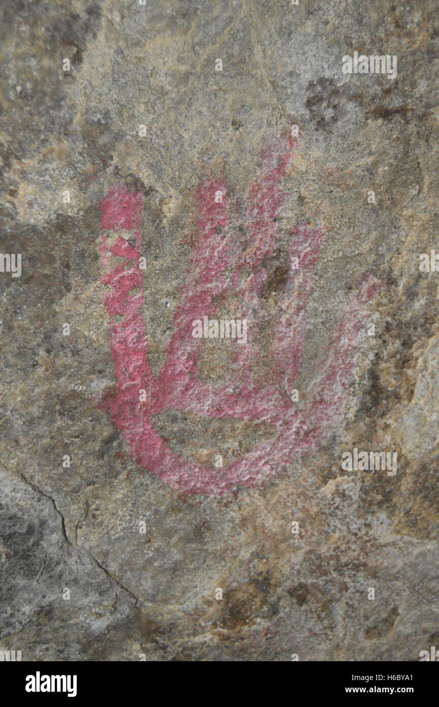 Cave paintings in Stone Elephant cave, Venezuela Stock Photo - Alamy