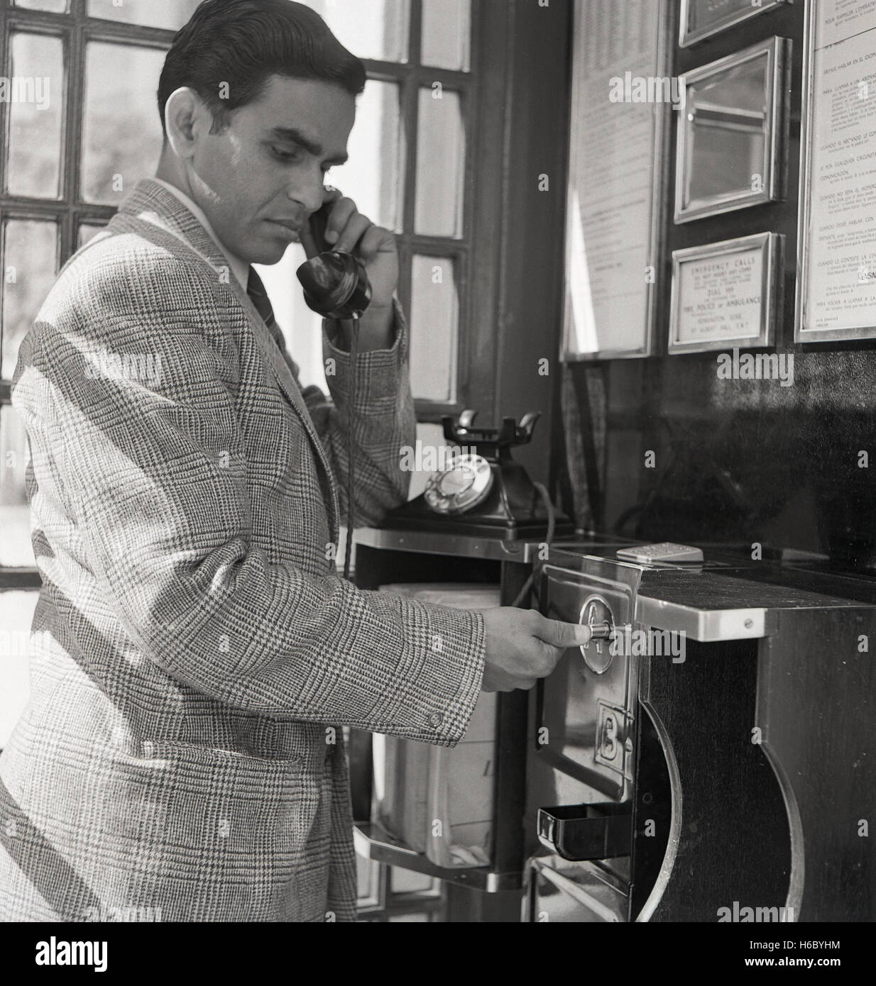 1950s telephone box hi-res stock photography and images - Alamy