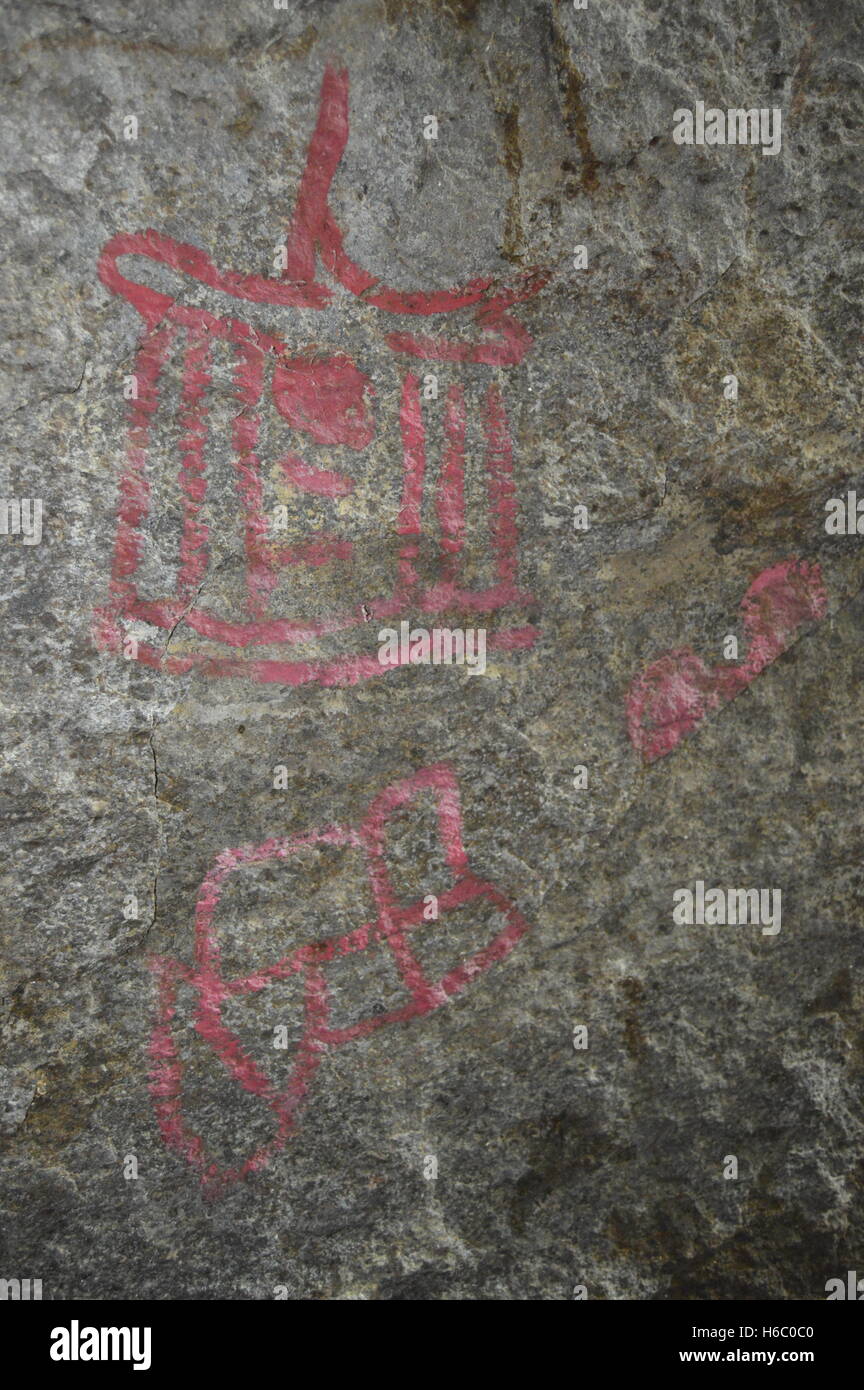 Cave paintings in Stone Elephant cave, Venezuela Stock Photo - Alamy