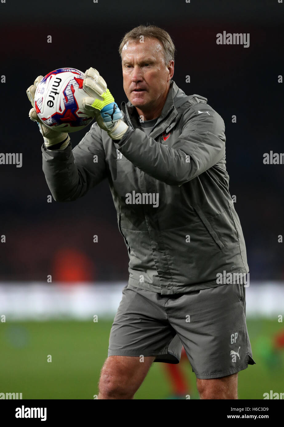 Arsenal goalkeeping coach Gerry Peyton Stock Photo - Alamy