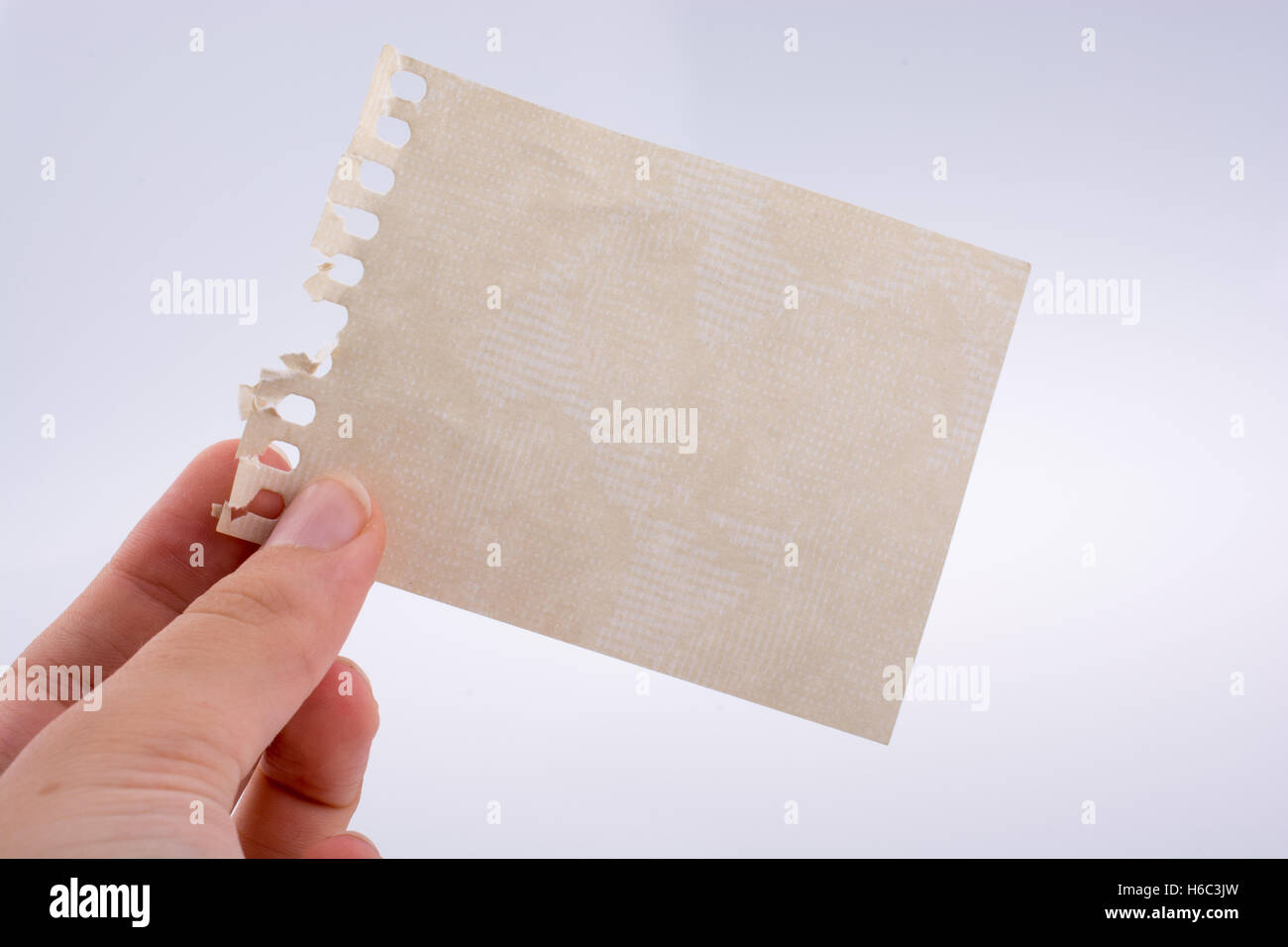 Hand holding a note paper on a white background Stock Photo - Alamy