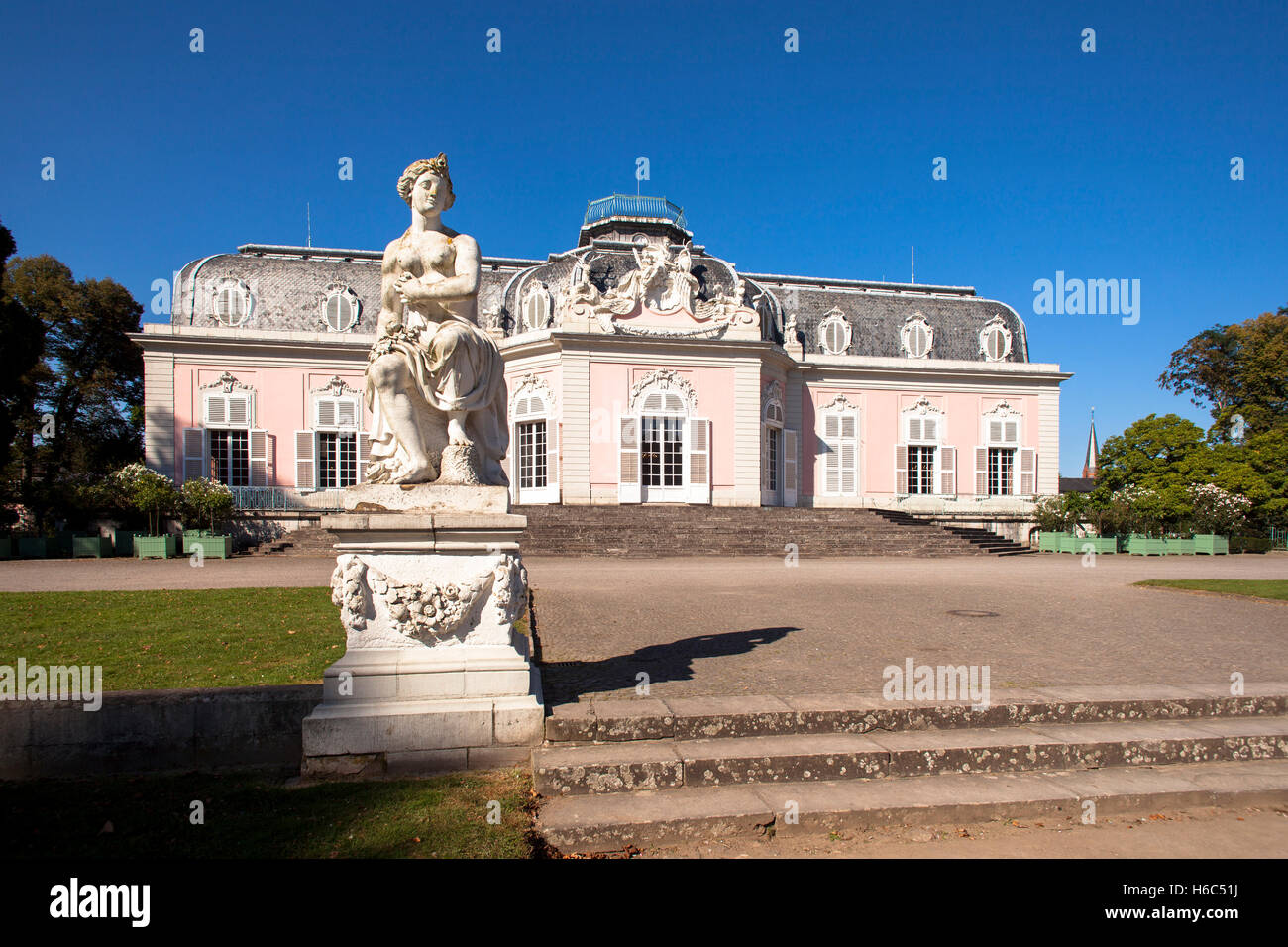Schloss benrath castle dusseldorf rhineland hi-res stock photography ...