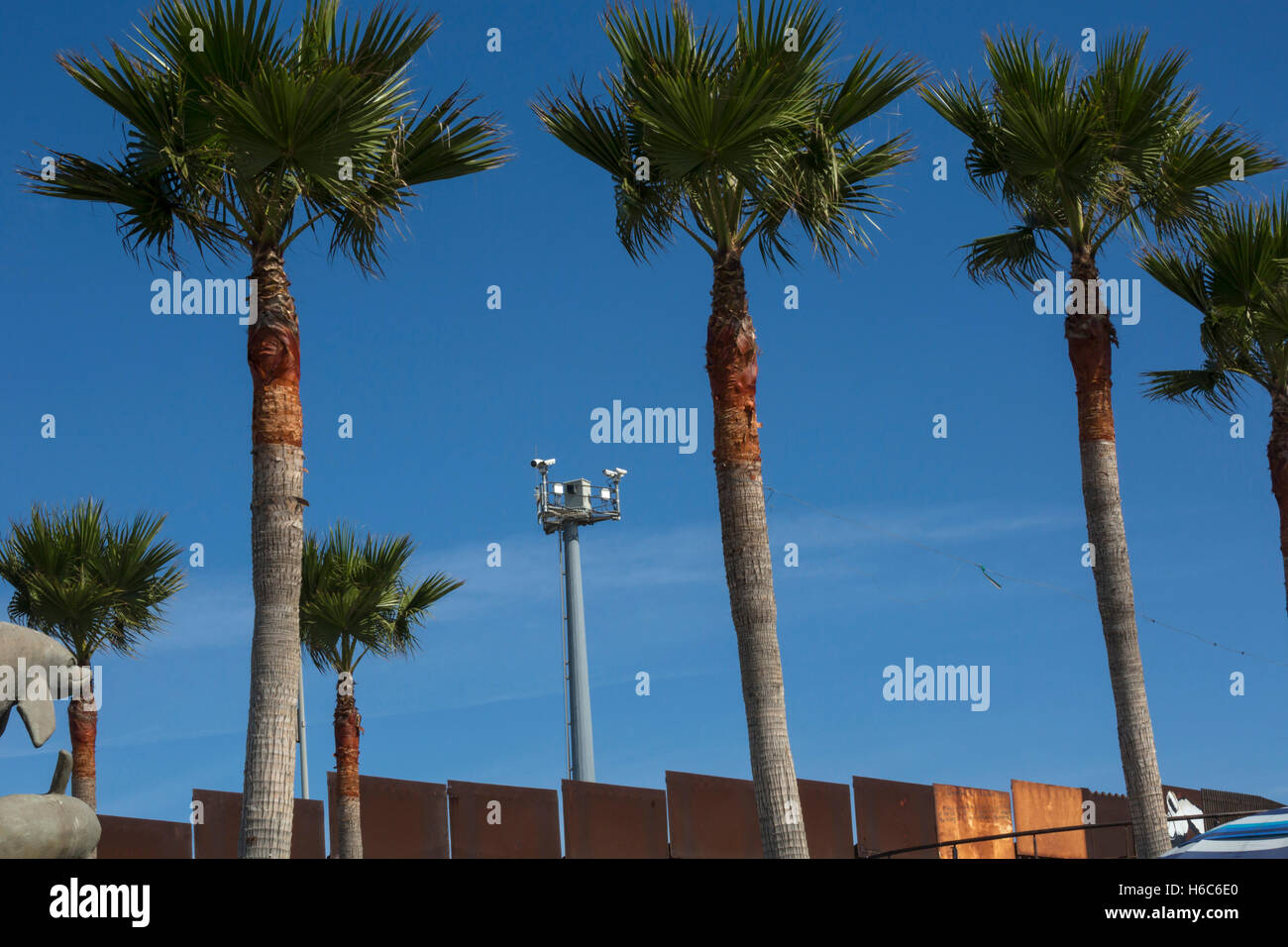 Camera surveillance border hi-res stock photography and images - Alamy