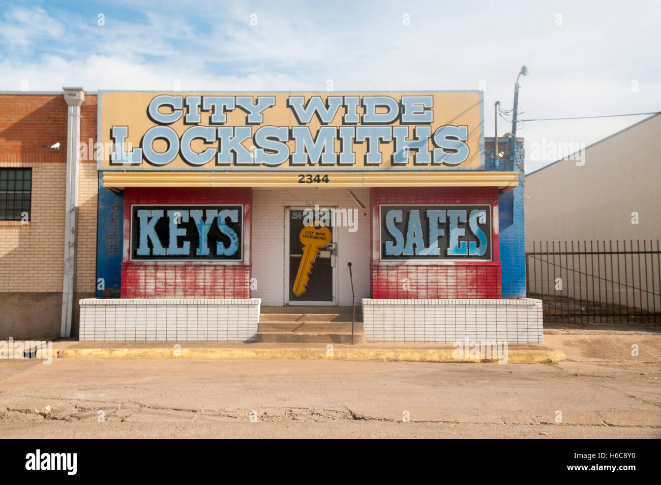 Locksmith store front Dallas, Texas USA Stock Photo - Alamy