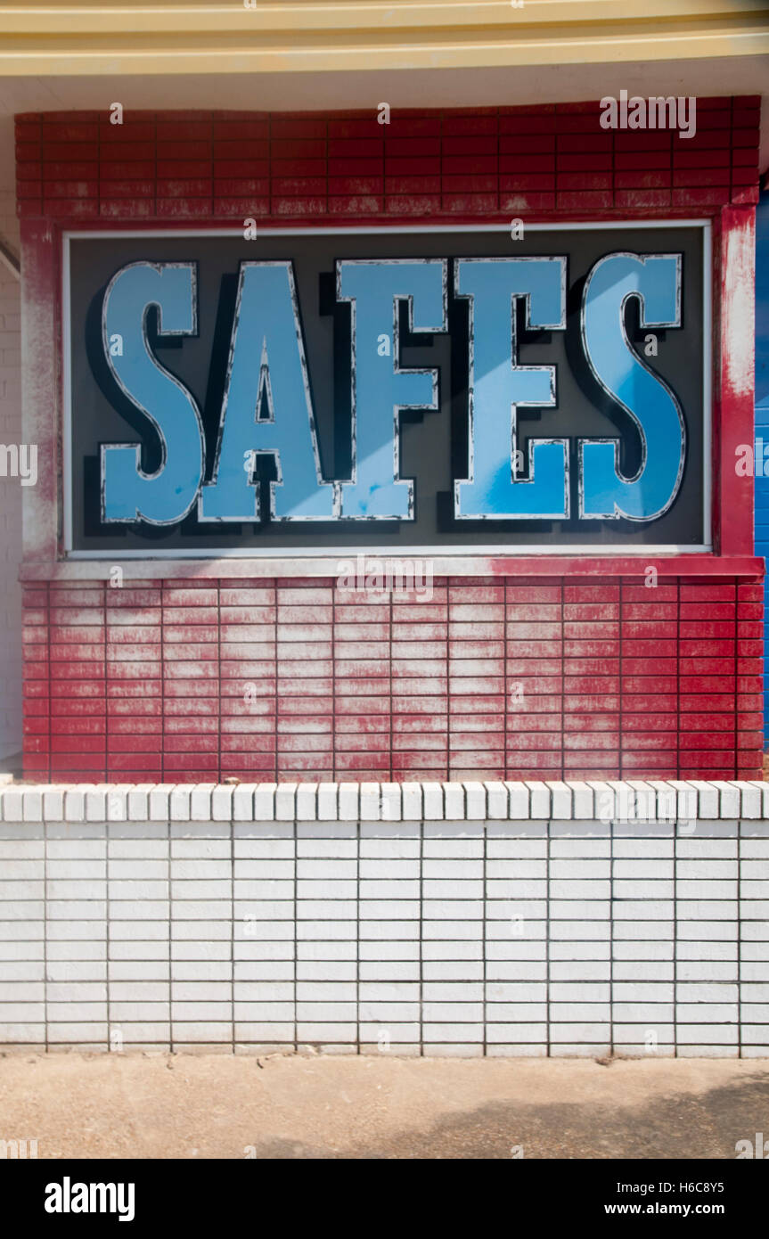 Storefront locks hi-res stock photography and images - Alamy