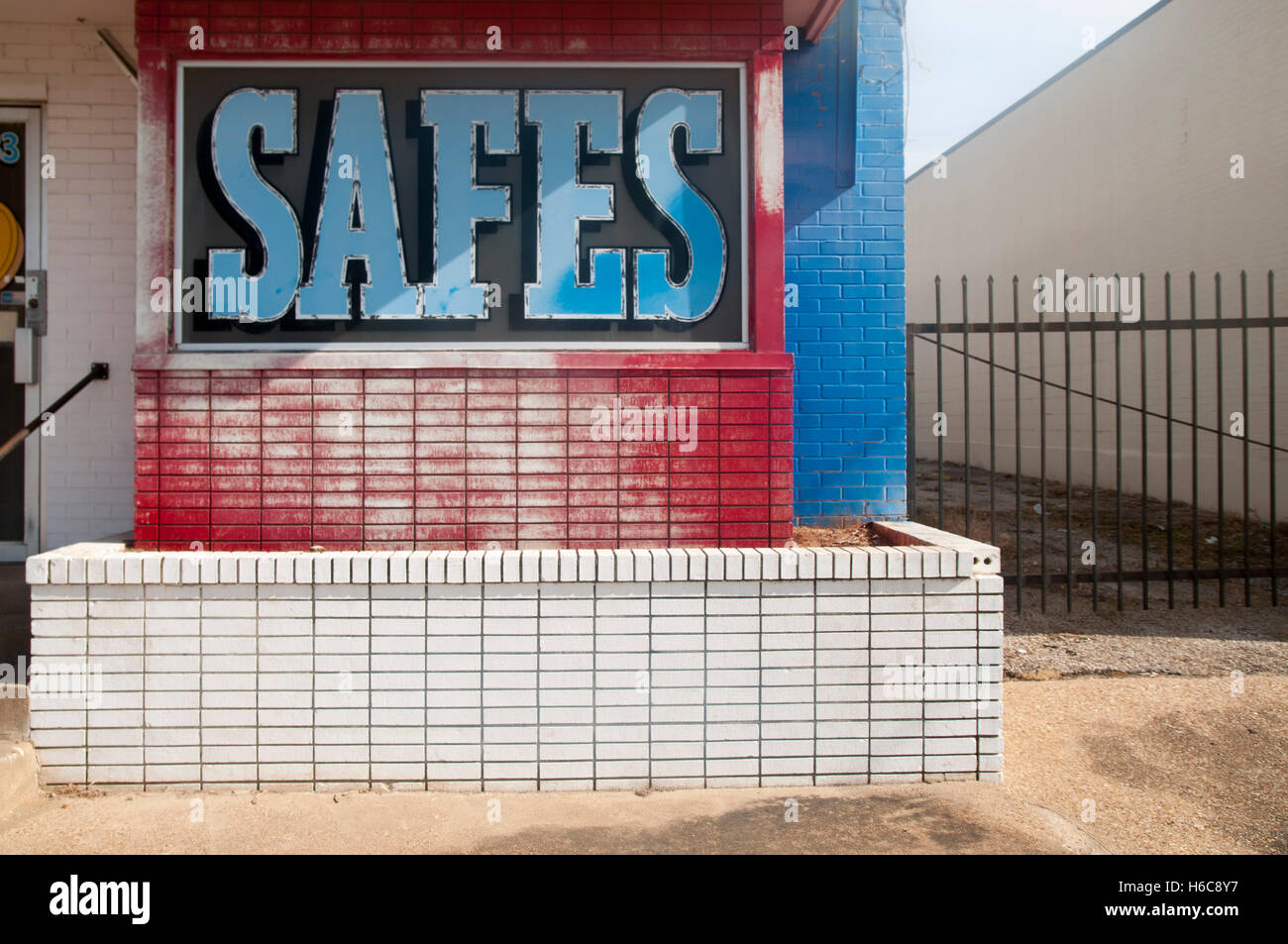 Industrial store front hi-res stock photography and images - Alamy