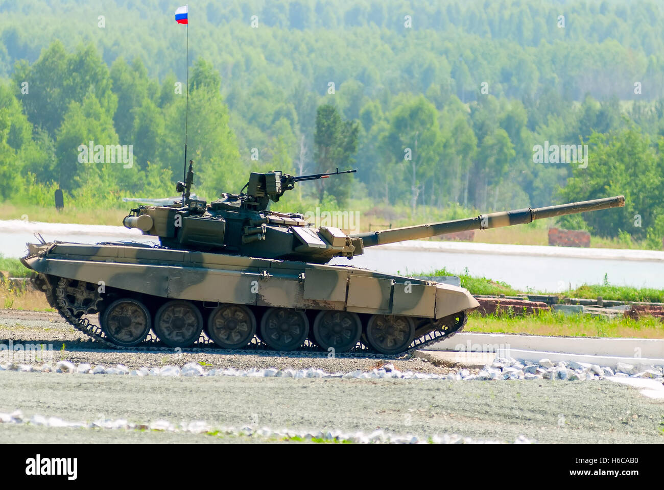 Tank T-80s moves Stock Photo - Alamy