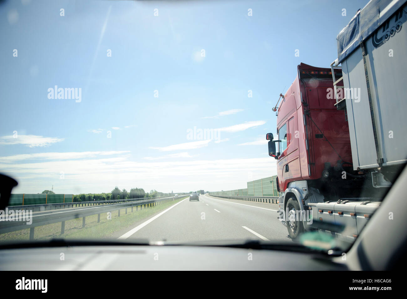 Truck overtaking hi-res stock photography and images - Alamy
