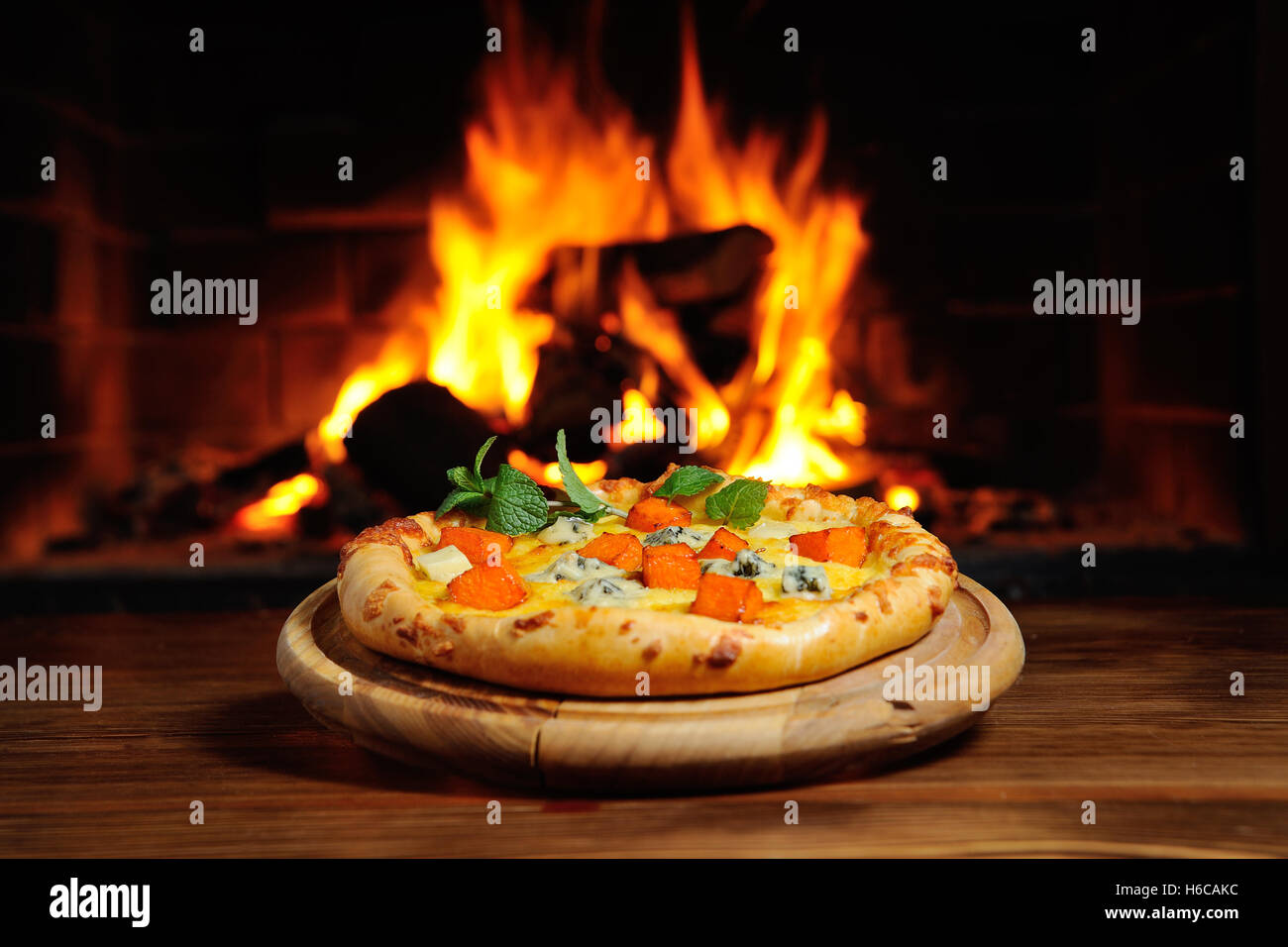 Pizza fire hi-res stock photography and images - Alamy