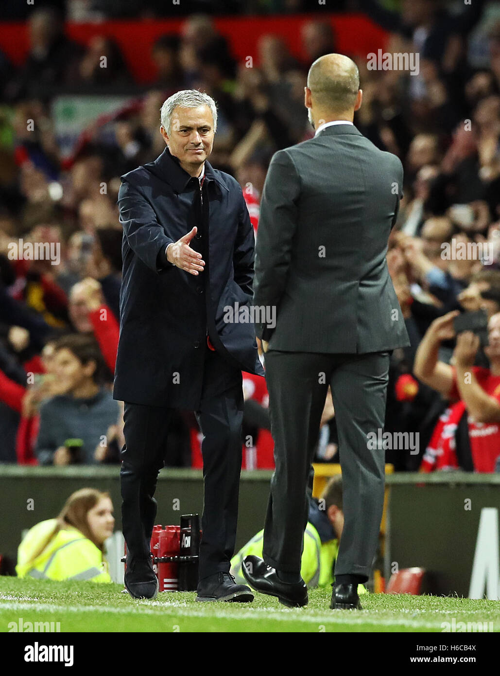 Manchester united trafford shake hands hi-res stock photography and ...