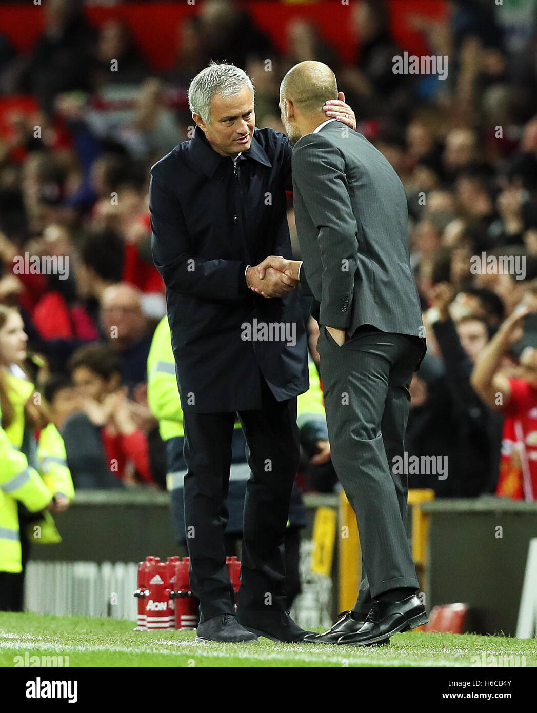 Manchester united trafford shake hands hi-res stock photography and ...
