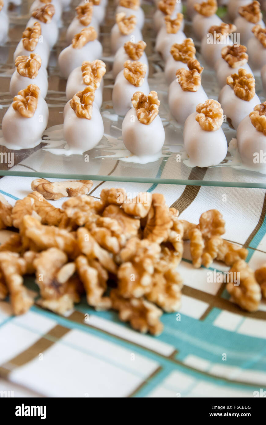 Delicate sweets hi-res stock photography and images - Alamy