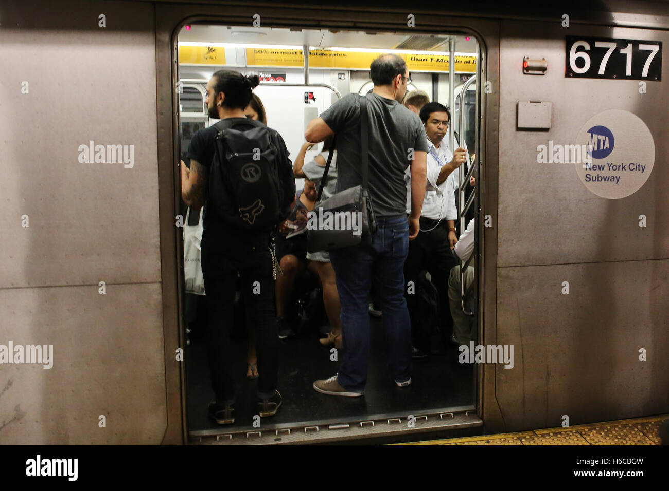 New York Subway station platform , USA Stock Photo - Alamy